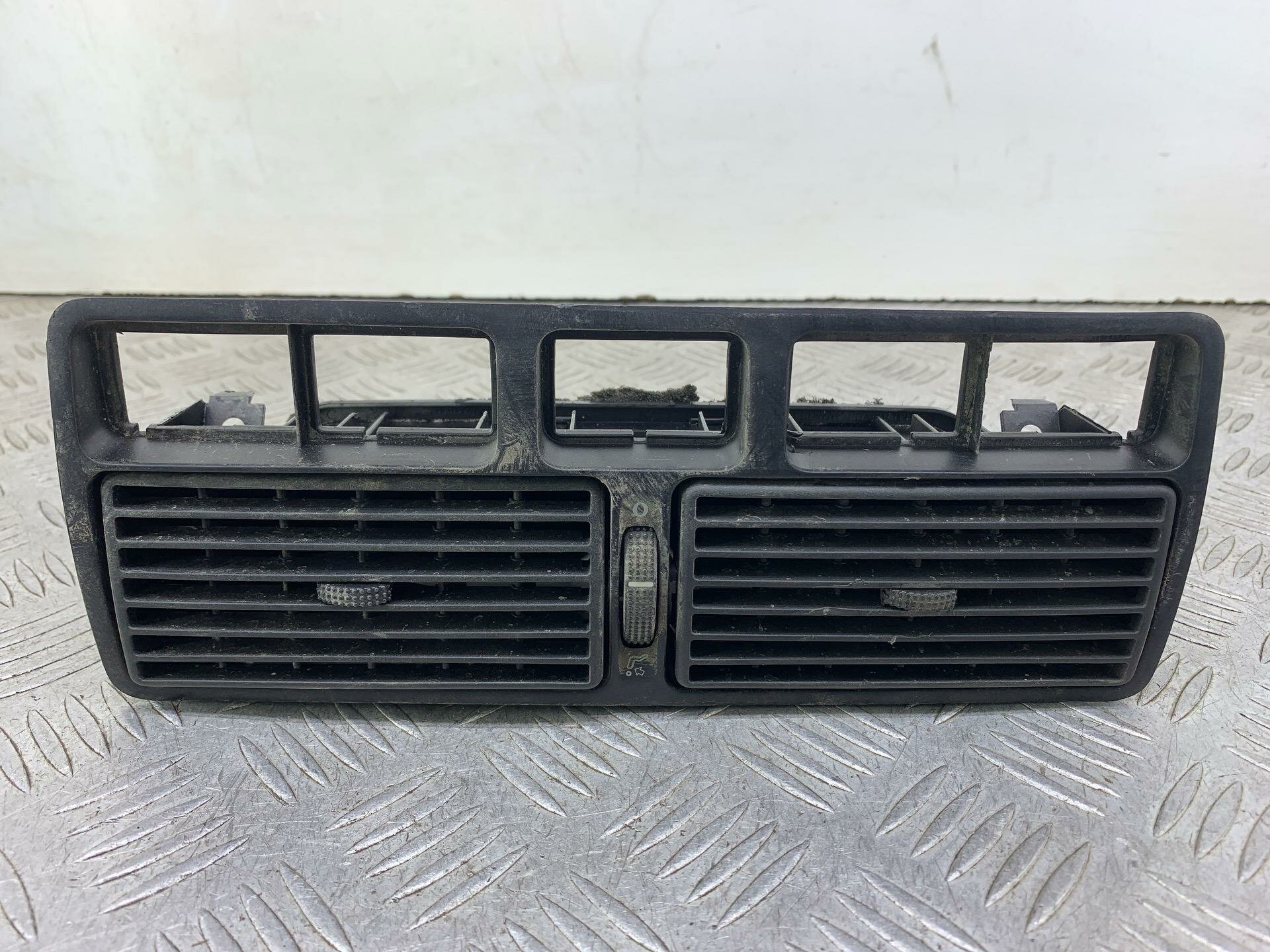 Дефлектор обдува салона Volkswagen Golf 4 (1997 - 2006) 1J0819736C