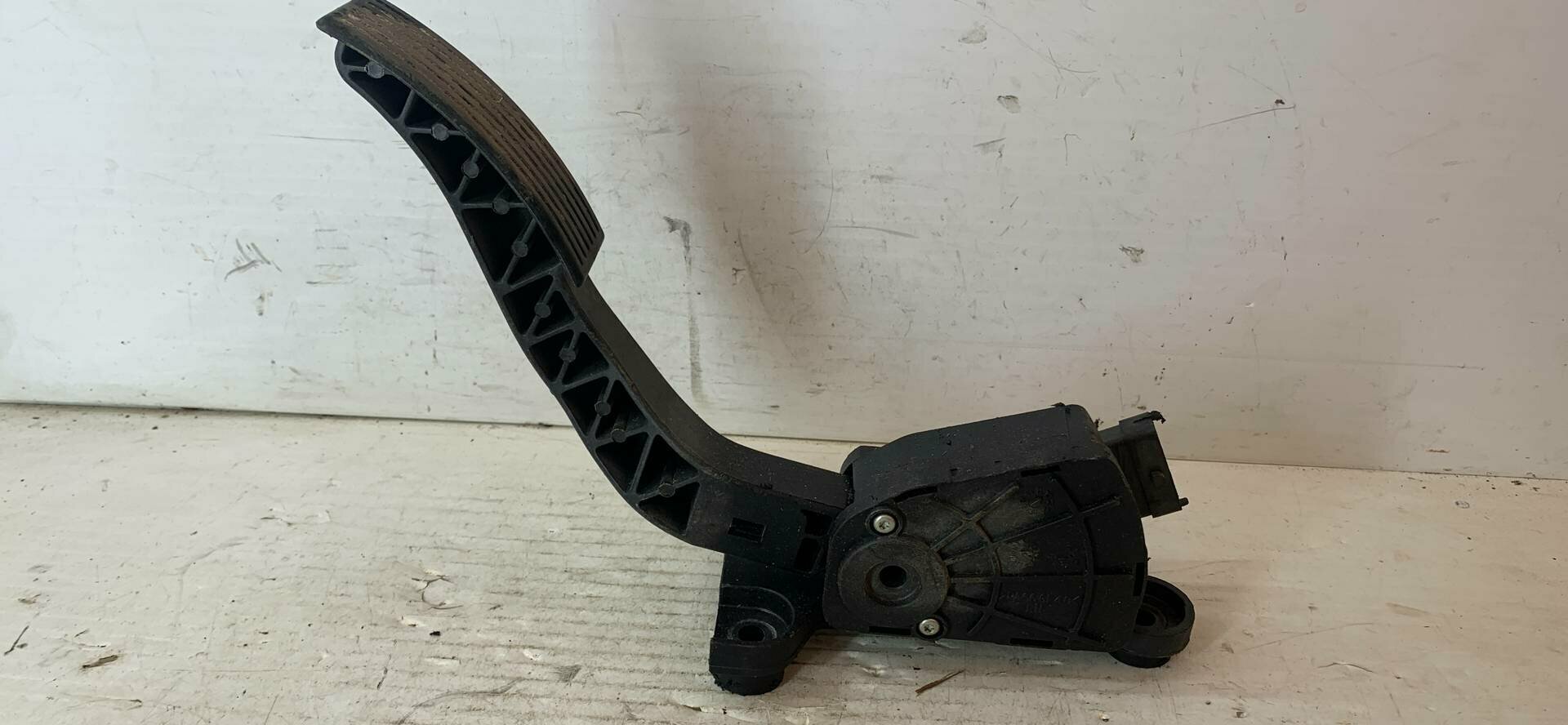 Педаль газа Hyundai Solaris 2012 327261J500