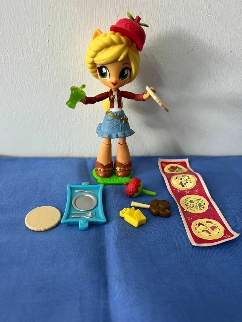Эксклюзивные фигурки My Little Pony и Hasbro EQG Equestria Girls, производство которых прекращено, предлагаются без упаковки