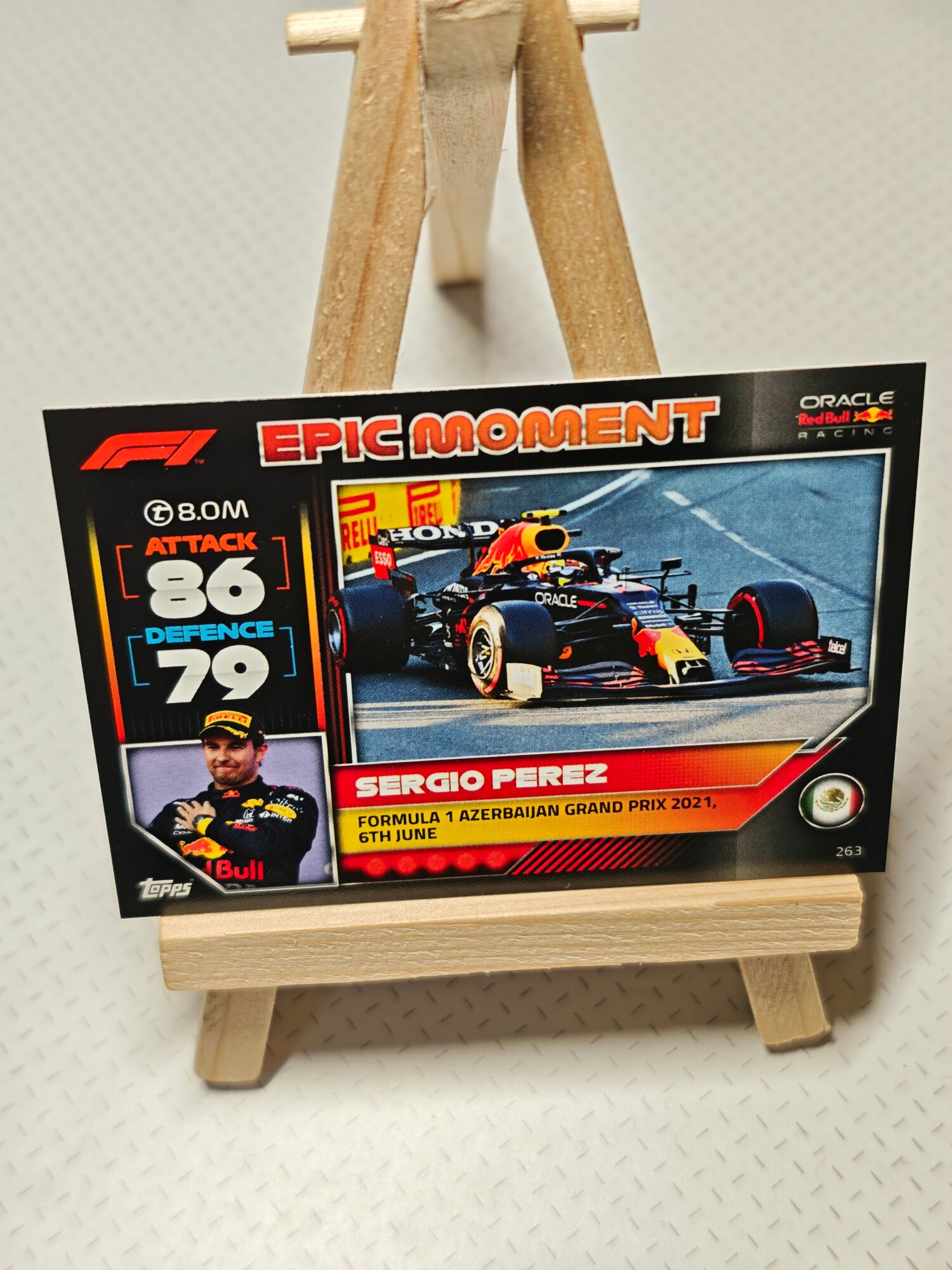 Коллекционная карточка Topps F1 Turbo ATTAX в горизонтальном стандартном формате
