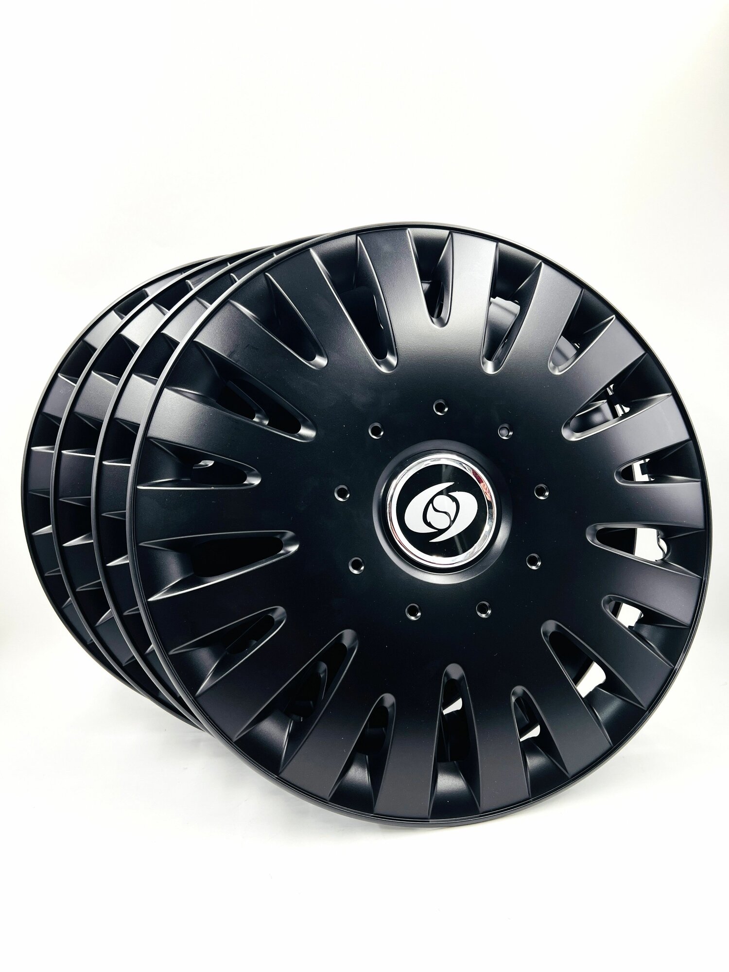 Колпаки на колеса гибкие черные с эмблемой R16 4 шт