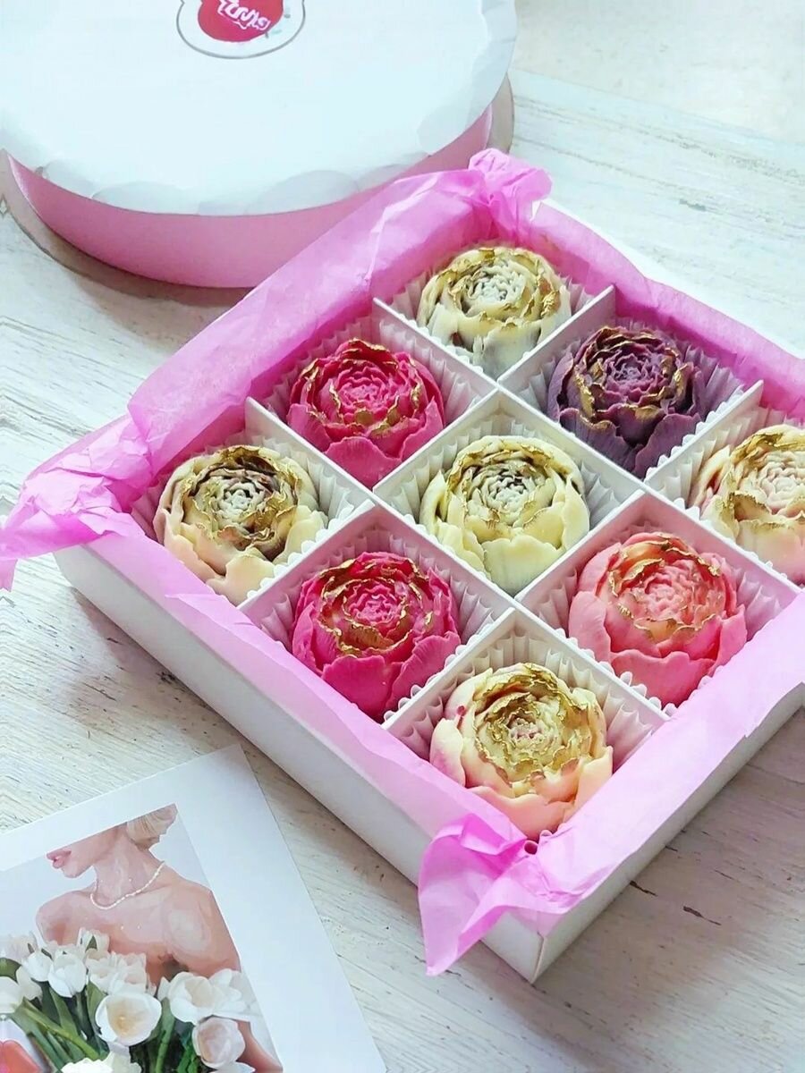 Сладкий подарок для женщин на день рождения/8 марта цветы шоколадные пионы в коробке Нebыковы и ко