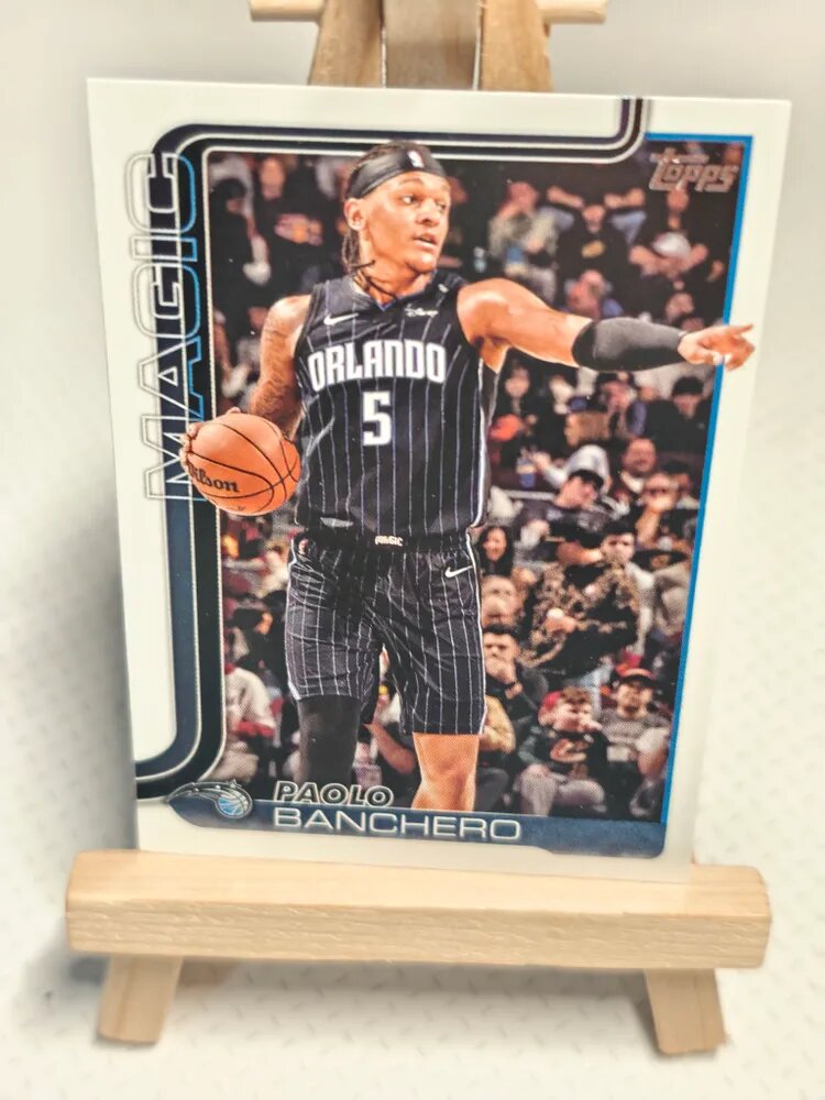 Коллекционные стандартные баскетбольные карточки Topps NBA 2025 года