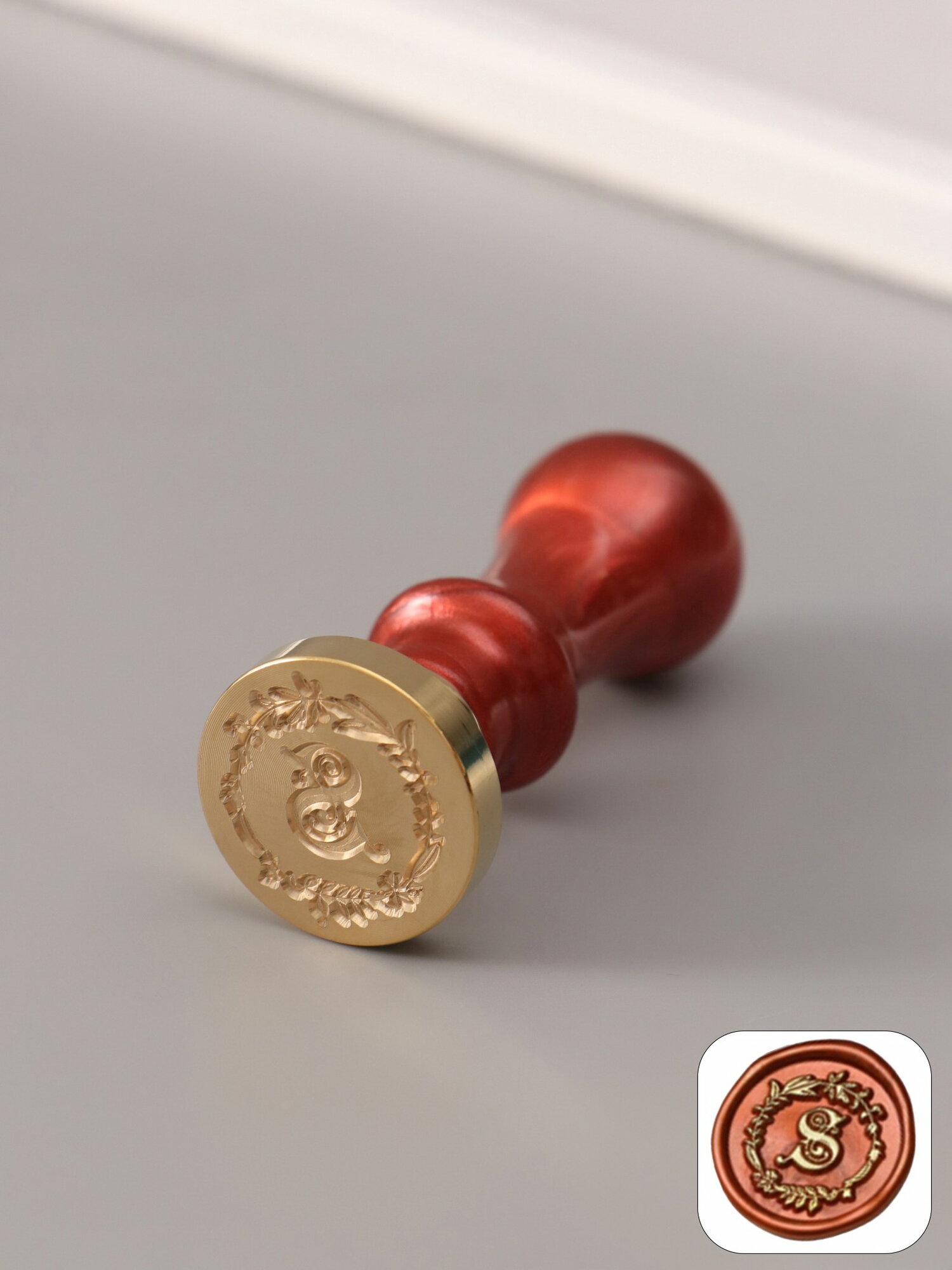 Печать для сургуча с пластиковой ручкой "Венок с буквой S", 2.5x2.5x6.3 см