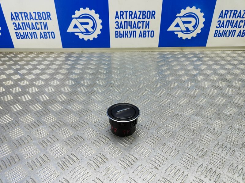 Б/У Дефлектор воздушный Renault Duster / Рено Дастер 1.5 K9K 2021