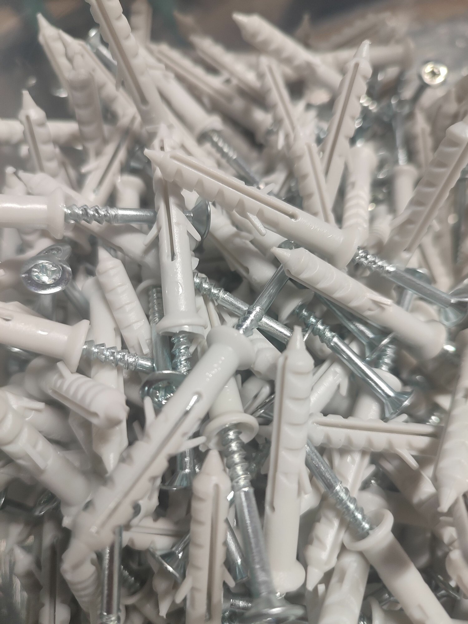 Дюбель гвоздь нейлон 6х40мм потай ( 500 штук.)