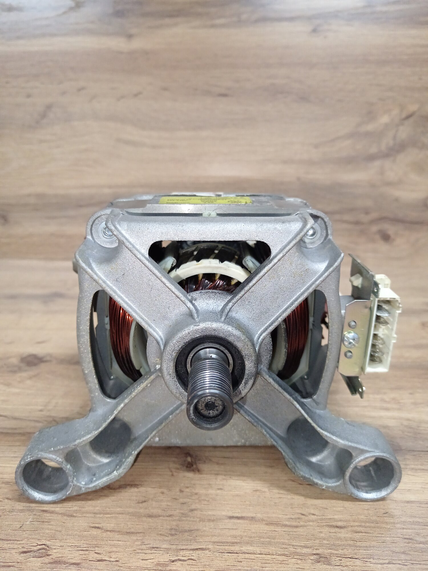 Двигатель для стиральной машины индезит HXGP21.01 160020027.01