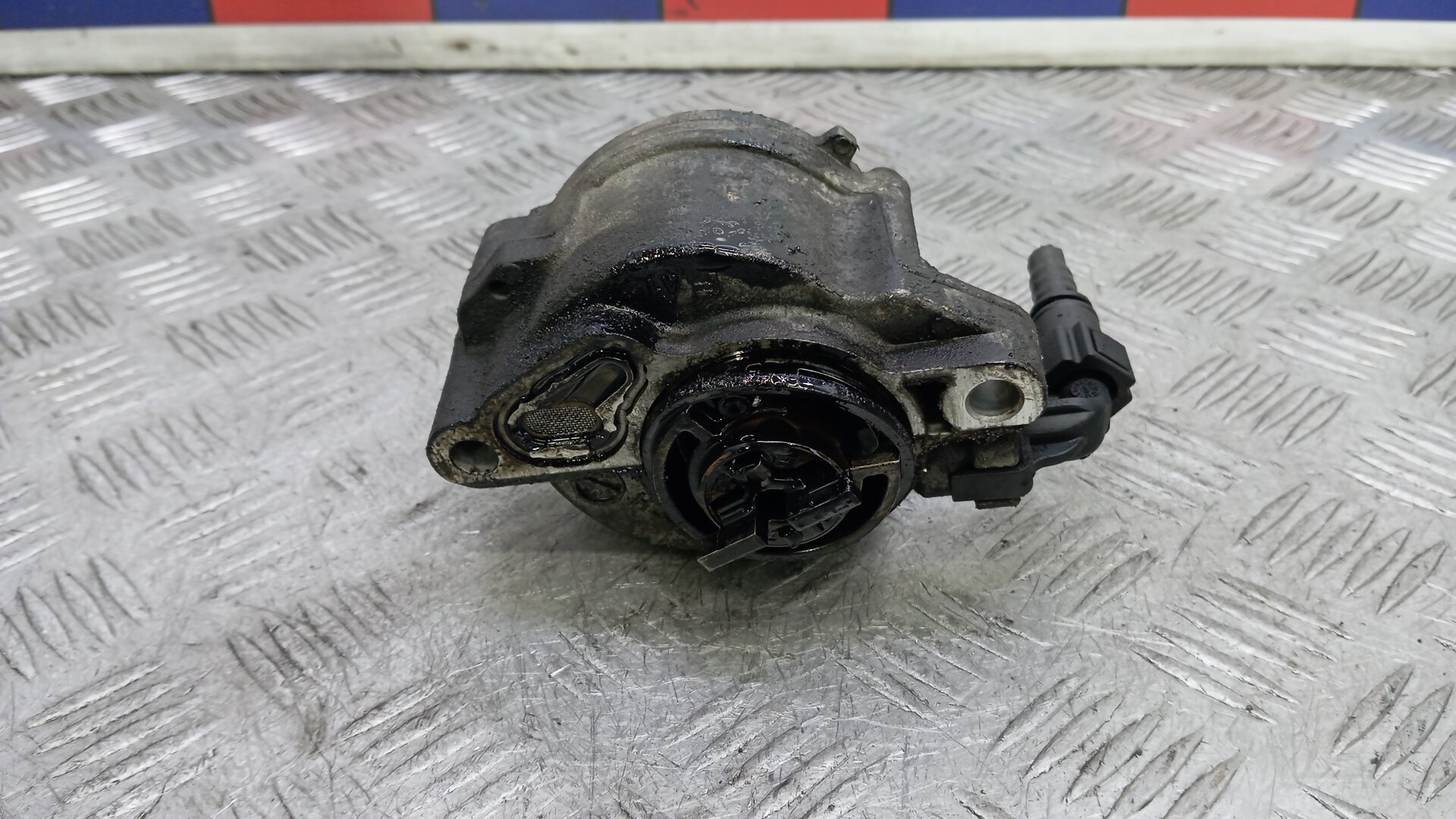 Насос вакуумный FORD FOCUS 2, Номер D156-2C2 2201T