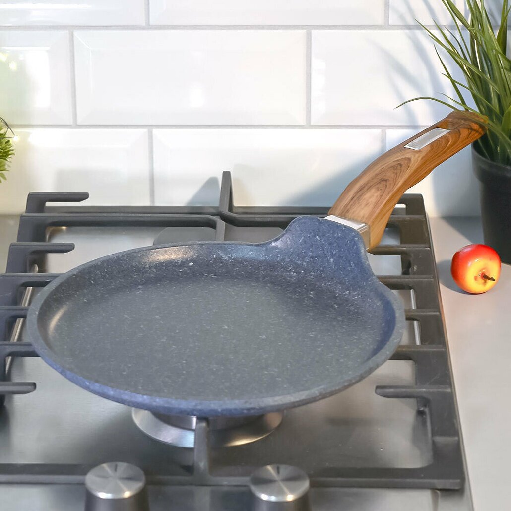 Блинница 22см "Premium" голубая, литой алюминий, антипригарное покрытие, удобная деревянная ручка