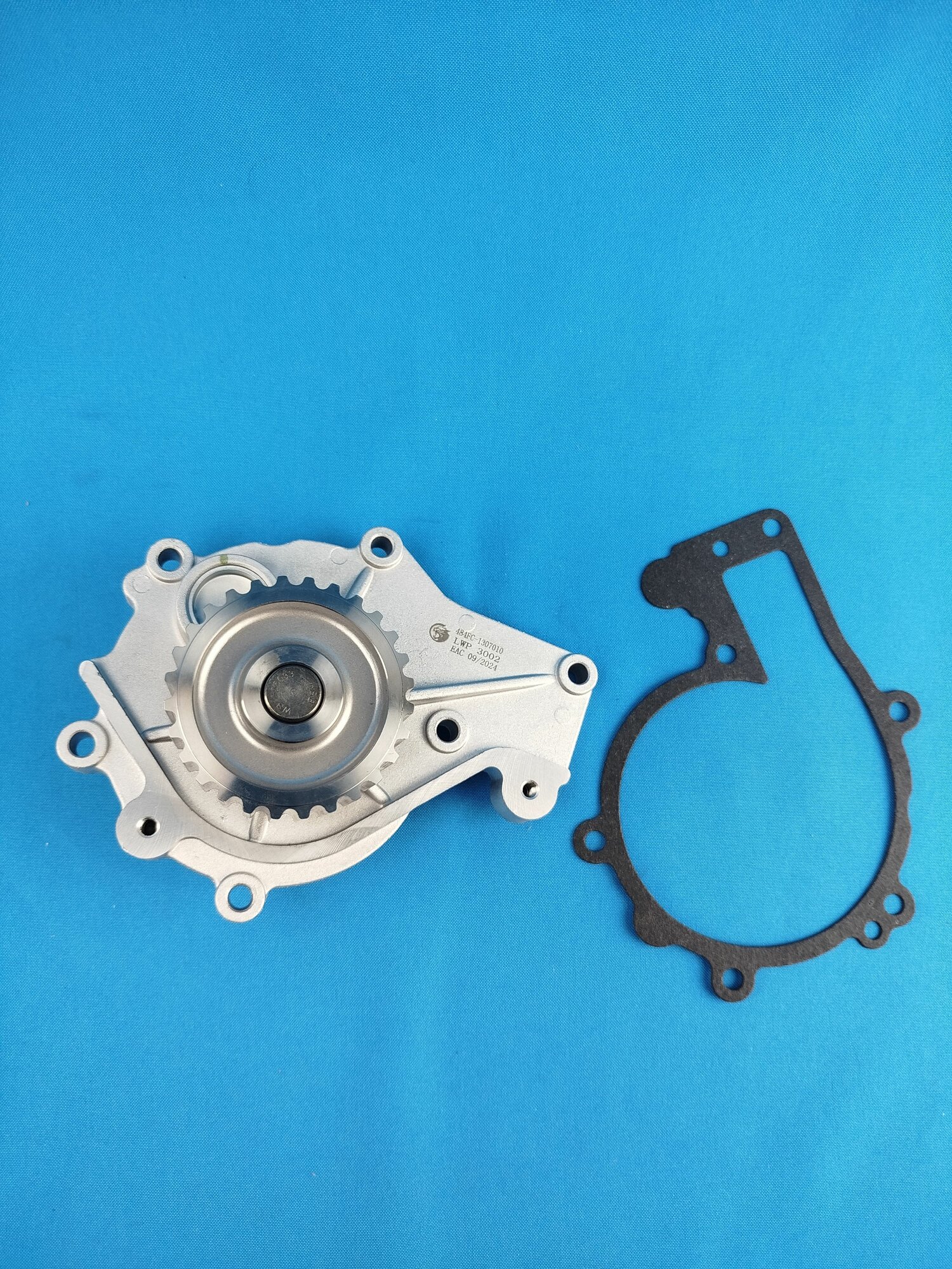 Помпа "LUZAR" для автомобилей Chery Fora 2.0, Tiggo 1.8