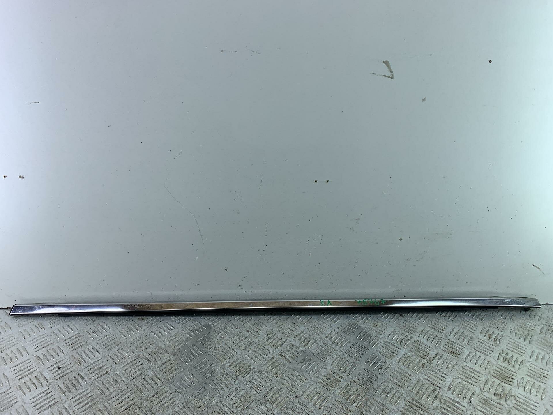 Молдинг заднего стекла левый Ford Galaxy 3 рест. 2022