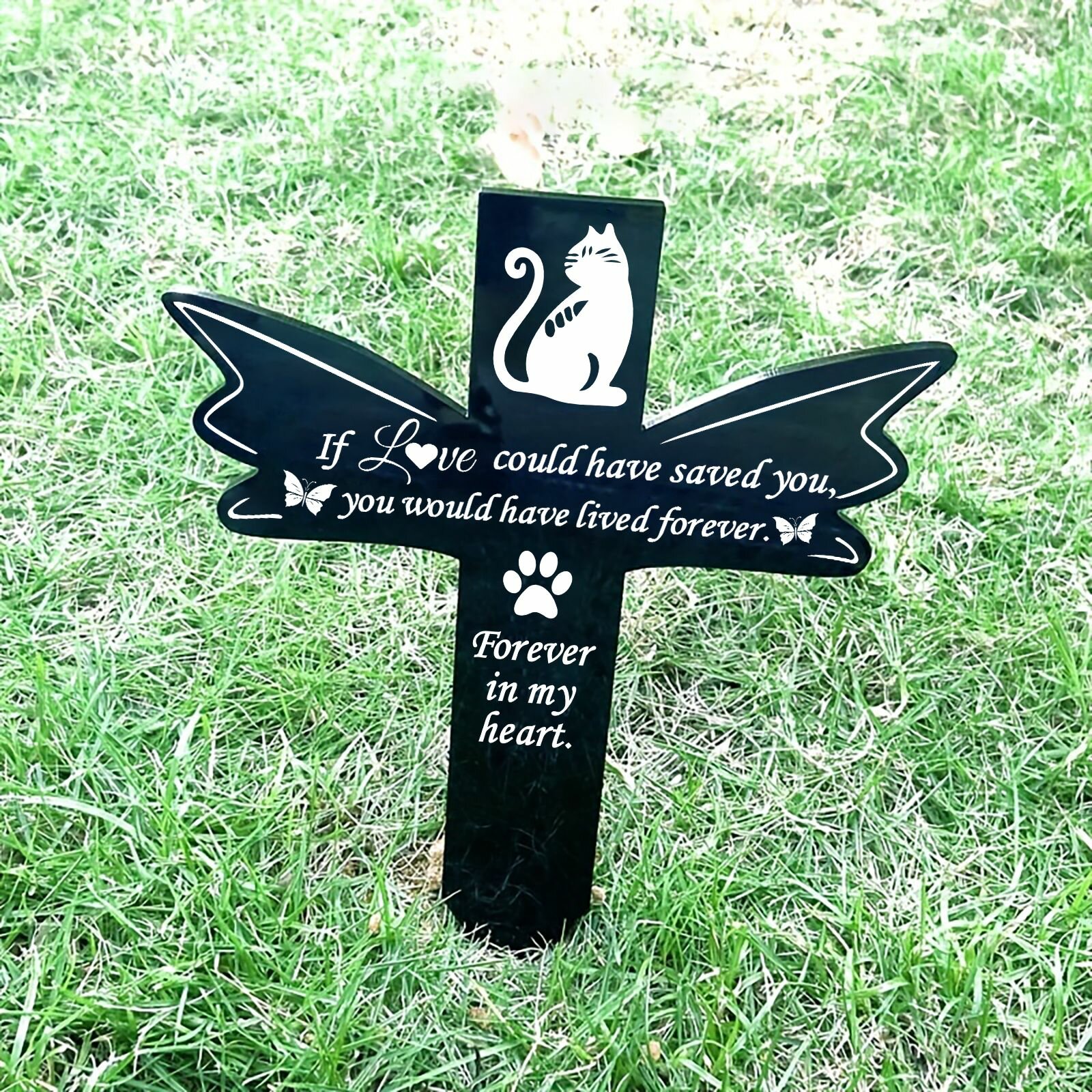 Декоративный мемориальный крест для кошки для оформления могилы питомца на траве