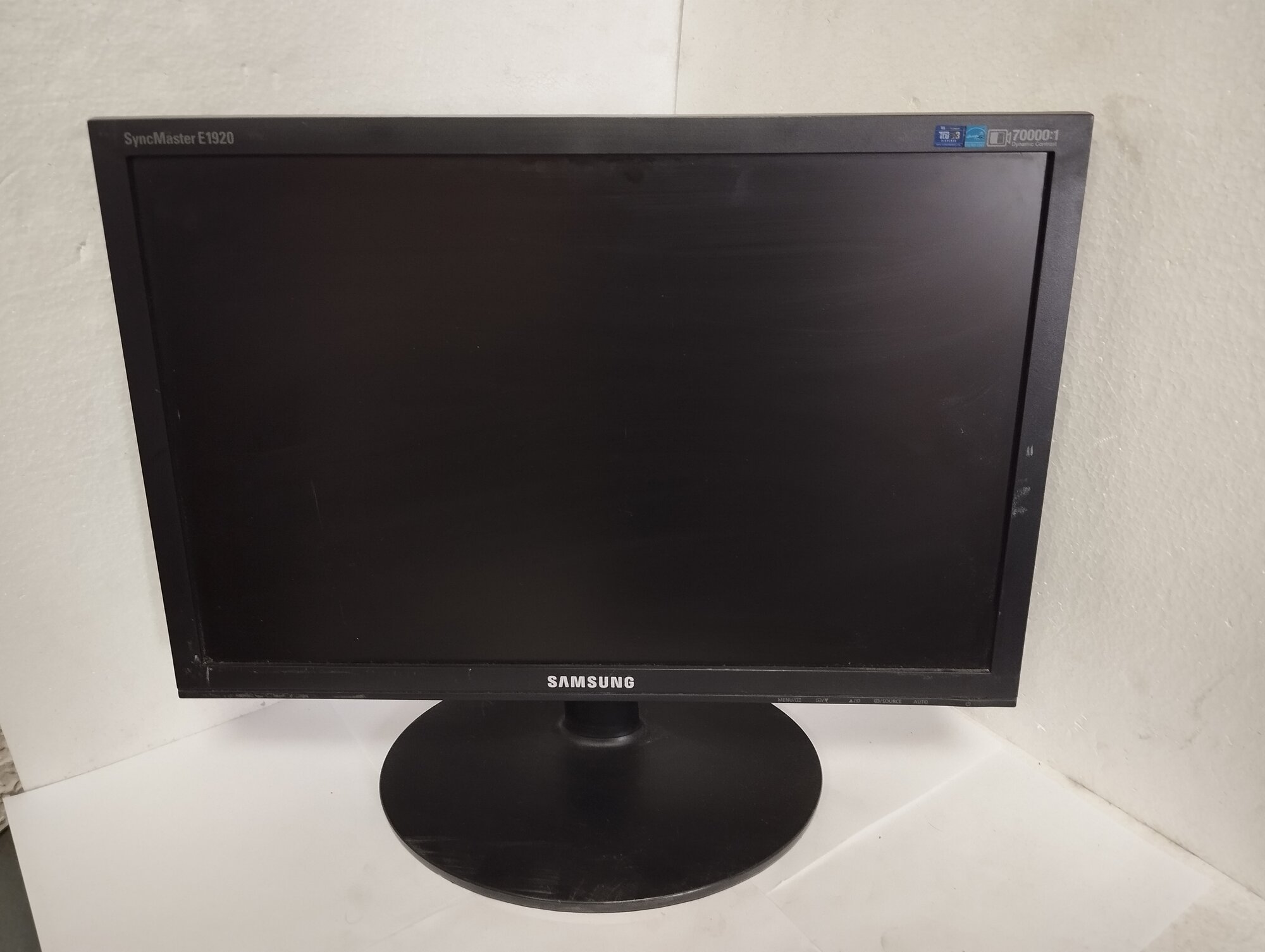 Монитор Samsung SyncMaster E1920 19"