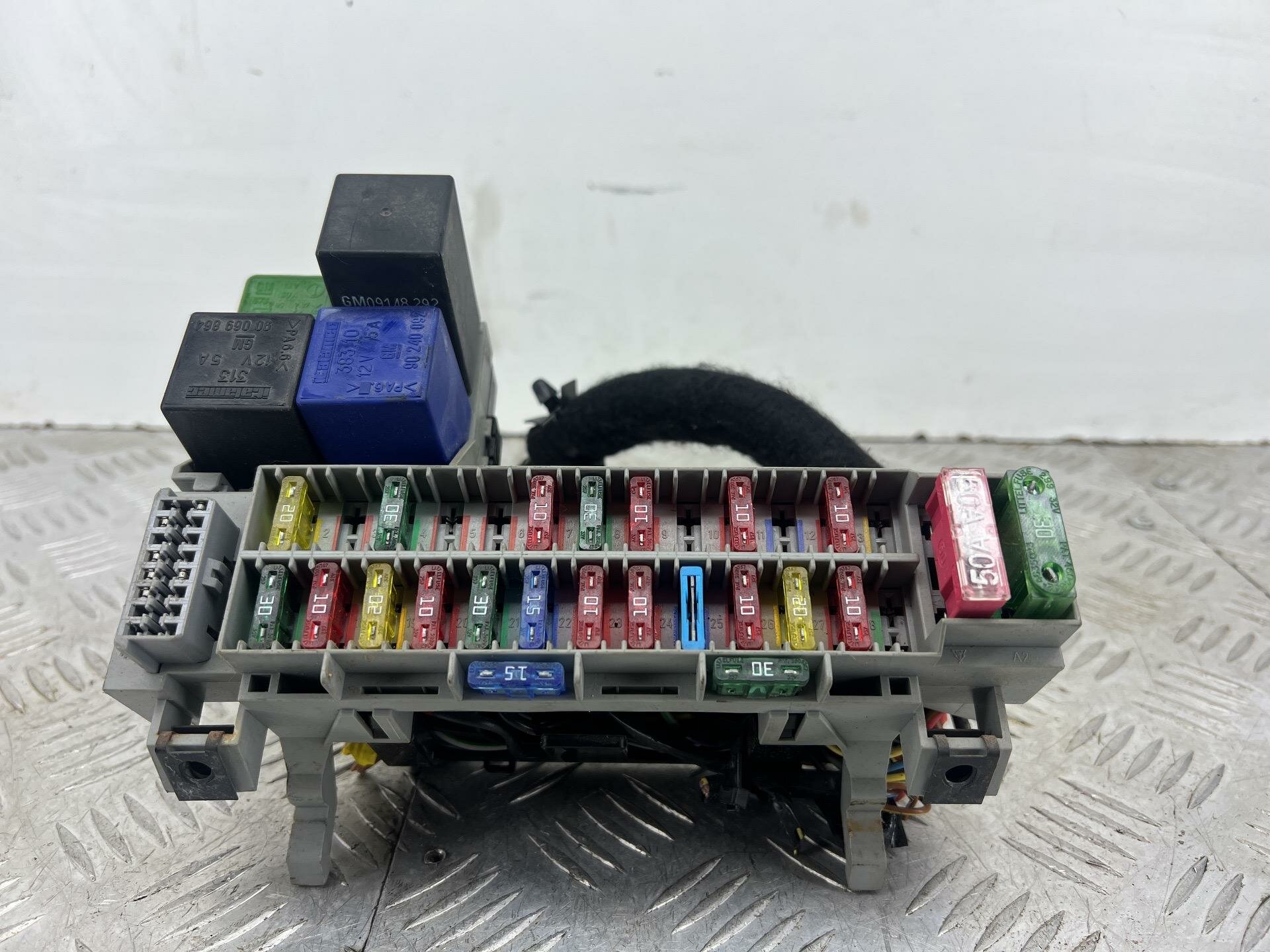 Блок предохранителей Opel Corsa B 1997