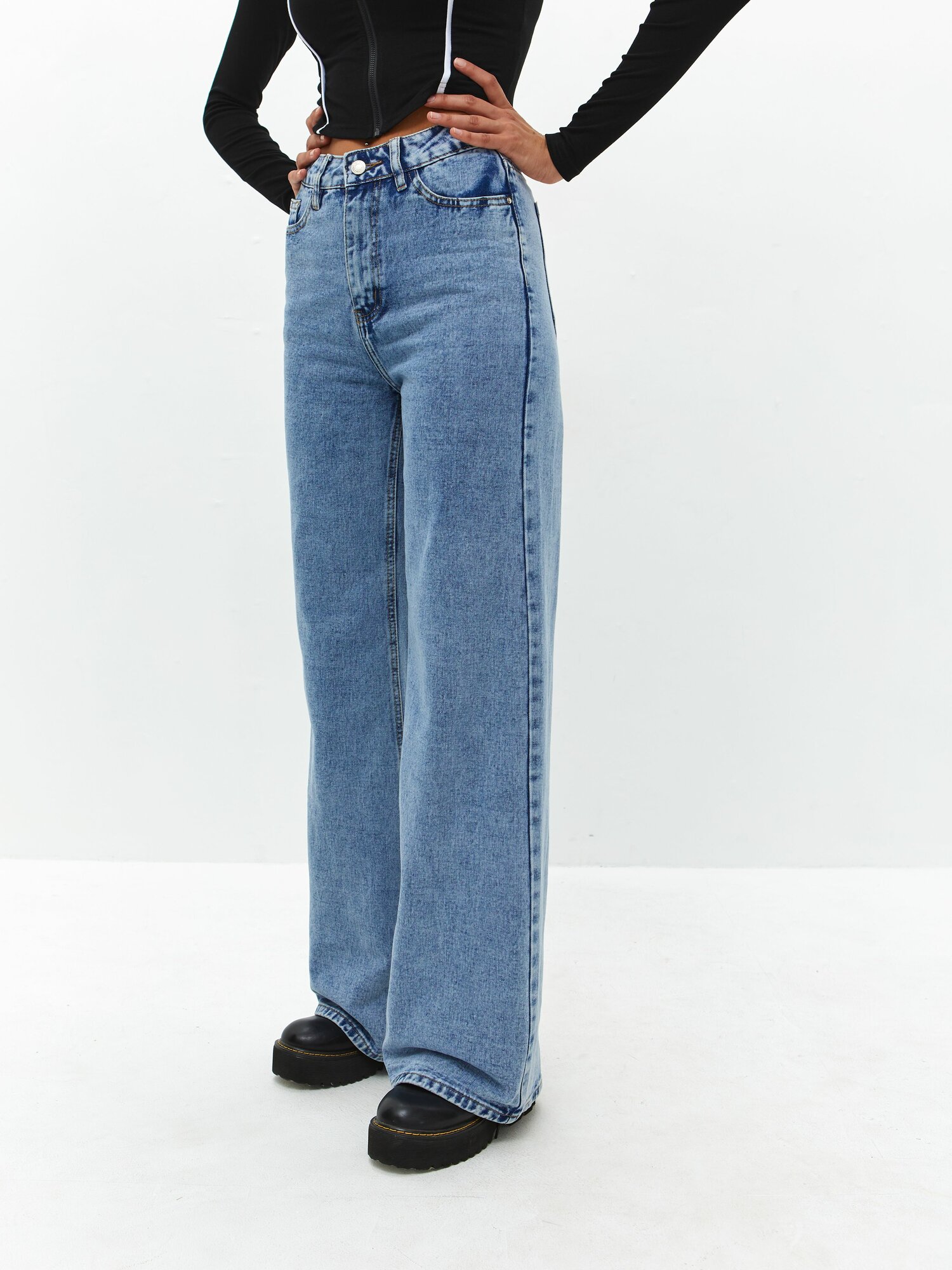 Джинсы широкие