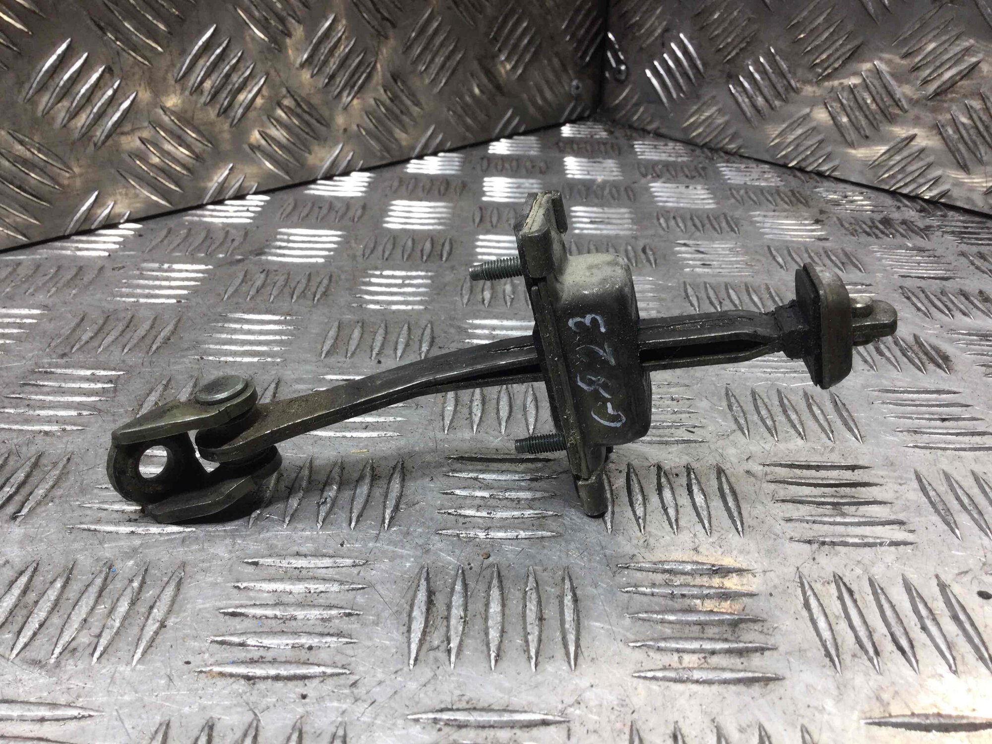 Б/У Ограничитель открывания двери задней Ford Focus 1 поколение (1998-2001) 2001 г.