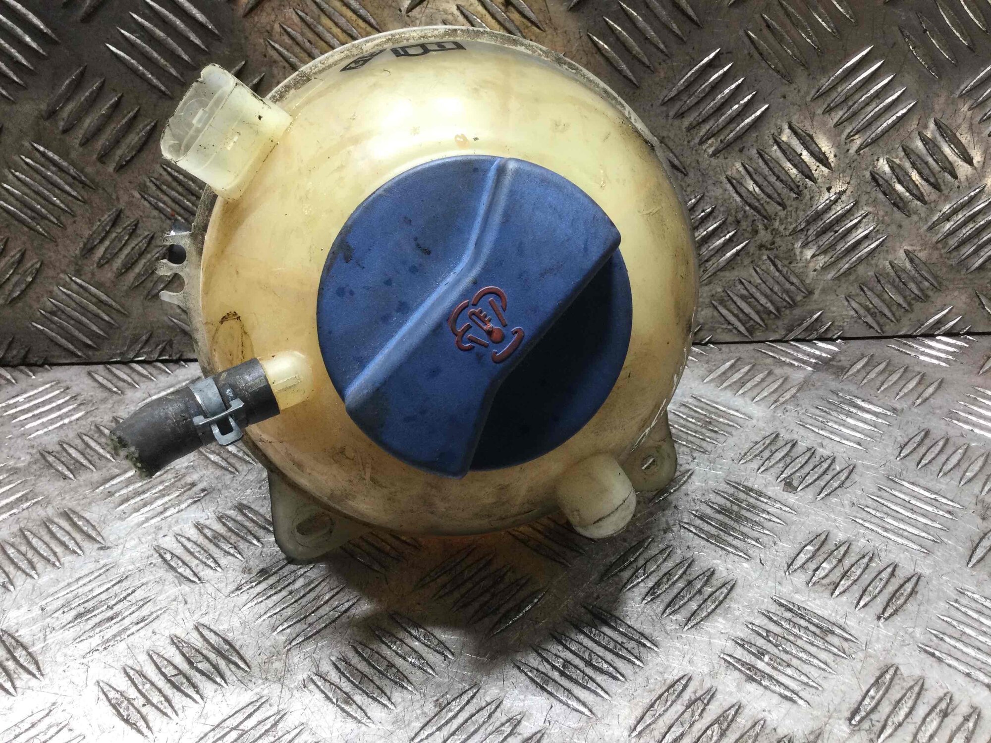 Б/У Бачок расширительный Volkswagen Golf 4 поколение (1997-2004) 2000 г.