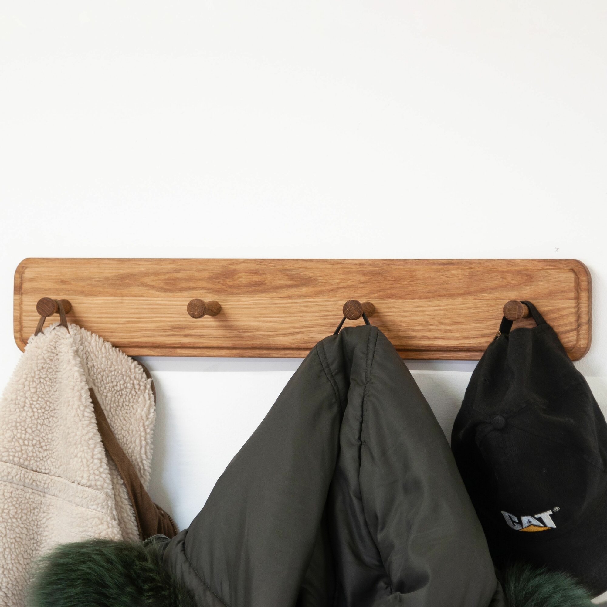 Вешалка настенная 60х7х10, для одежды с крючками, для прихожей, бани, детской, массив дуба, Dipriz