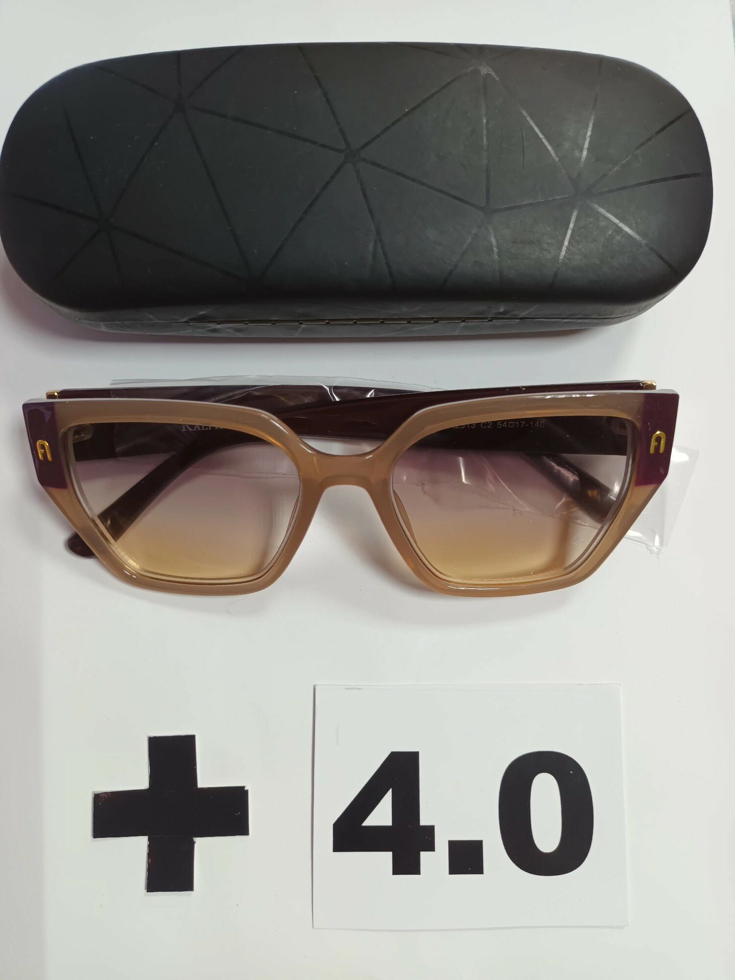 Очки для зрения+4.0 Dpp 64-66mm. Женские. Оправа: пластиковая, коричневая. Линзы: пластиковые , УФО защита, коричневые.