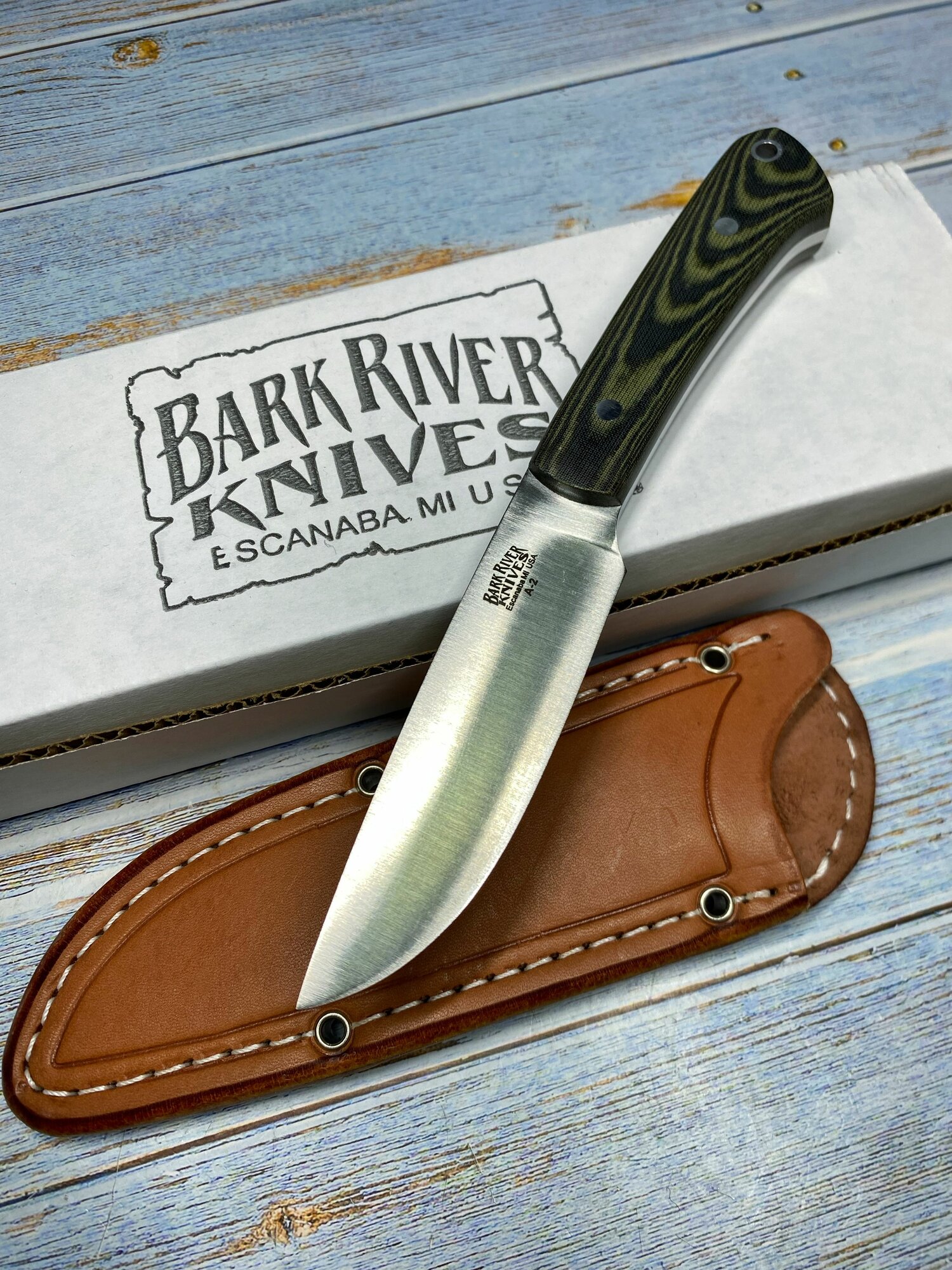 Нож Bark River Highland Special, A2, Black & Green Canvas Micarta, 01-114M-BGC