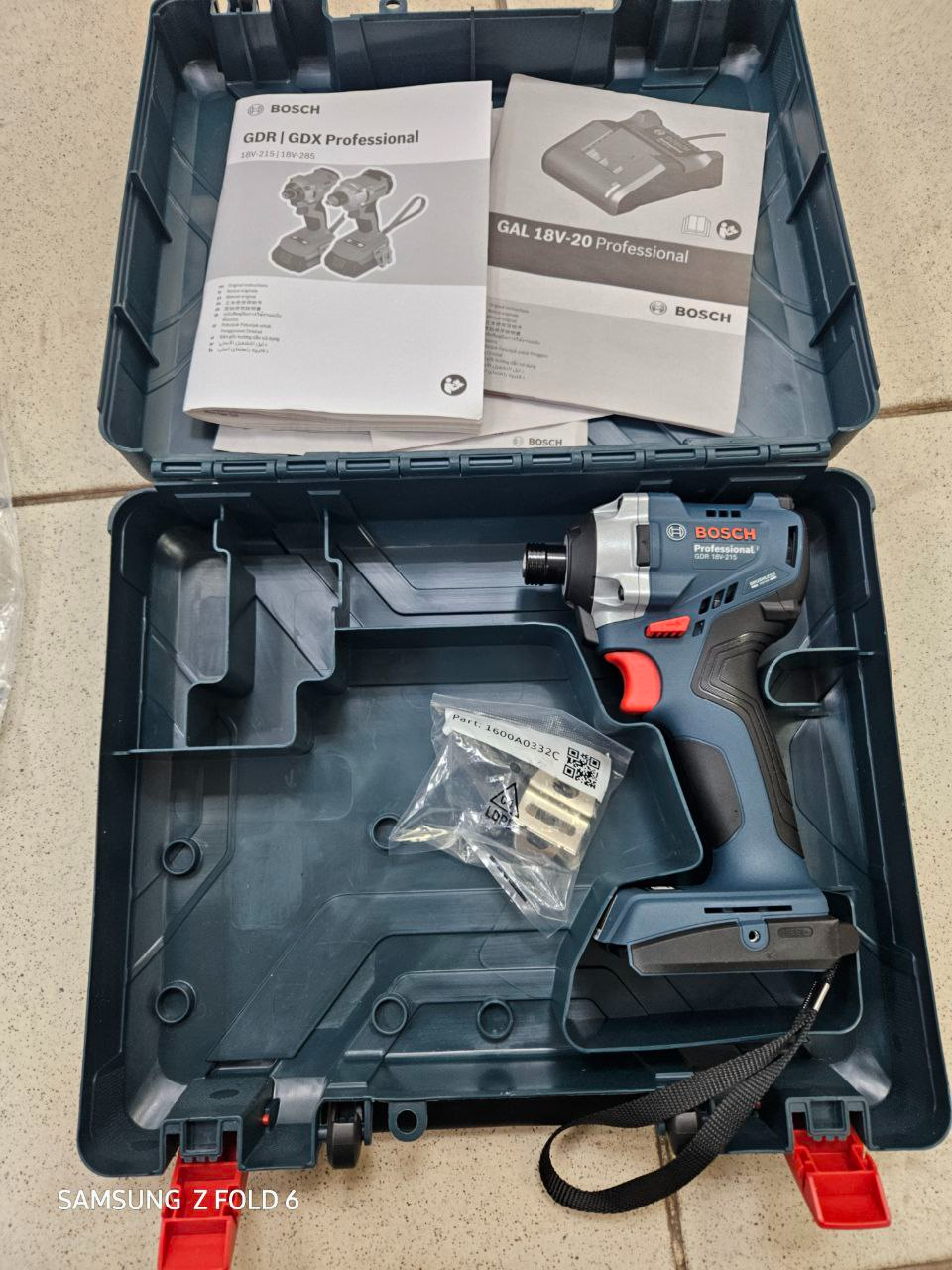 Bosch GDR 18V-215 Оригинал Professional Аккумуляторный ударный винтовёрт шуруповерт, бесщеточный, патрон 1/4", 215 Нм,0 аккумулятор