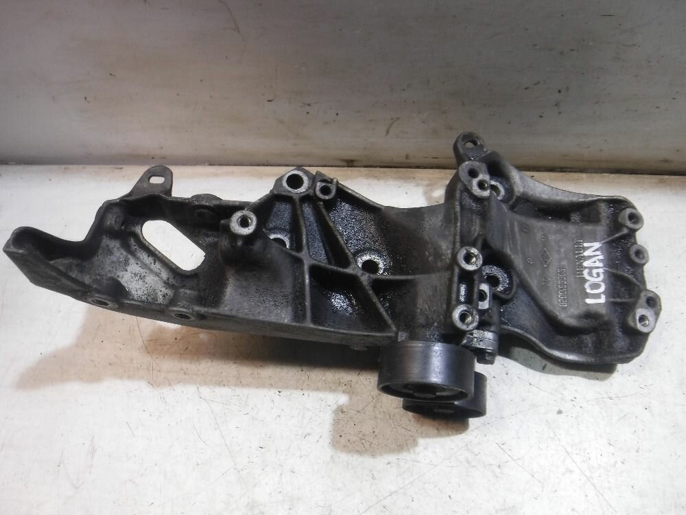 Кронштейн генератора Renault Logan I