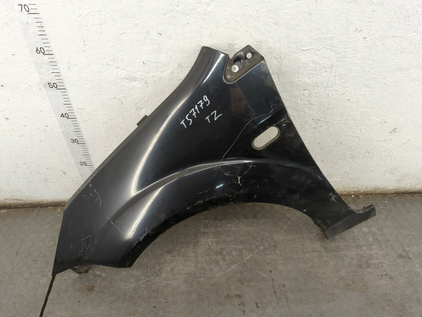 Крыло левое переднее Ford Fiesta Б/У