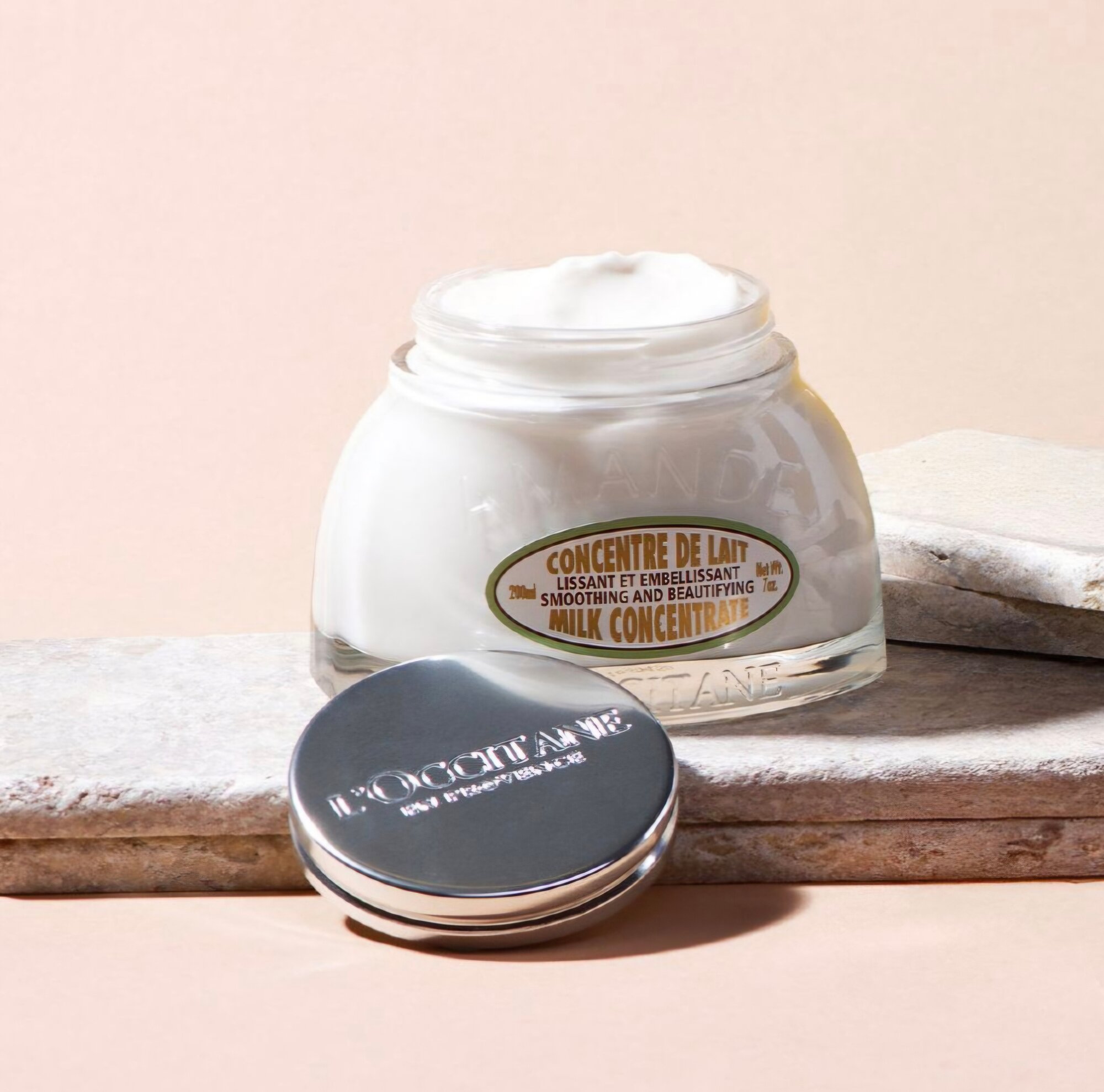 L'Occitane Almond Smoothing and Firming Milk Concentrate Молочко для упругости кожи тела 200 мл