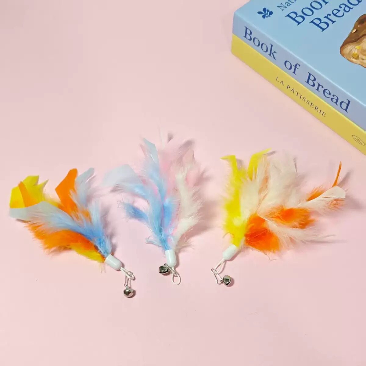 Регулируемая палка-приманка для кошек с деревянной ручкой и колокольчиком Цвет：Многоцветные перья (случайный цвет)