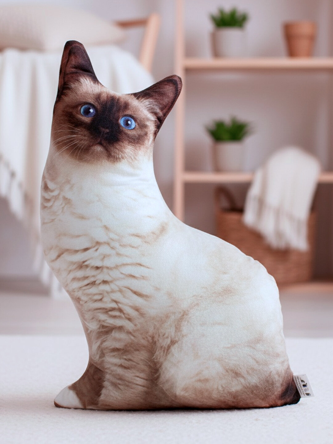 Реалистичная мягкая декоративная подушка-игрушка кот Сиамская кошка от бренда Нескучные вещи