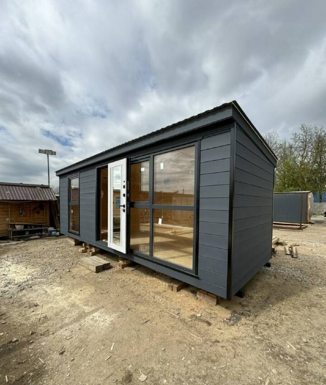 Бытовка дачная 7000х2300 с зимним утеплением , покраской и электрикой для проживания