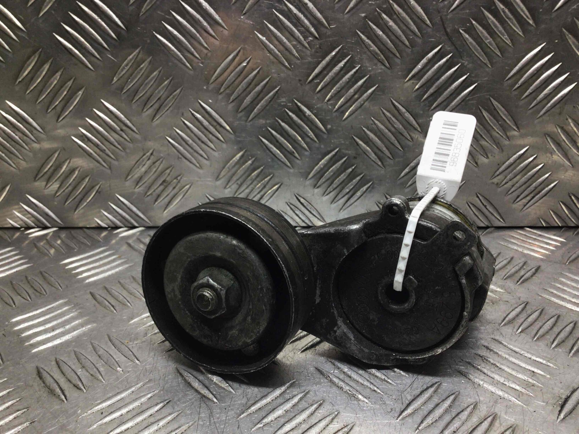 Б/У Натяжитель ремня генератора Volkswagen Golf 4 поколение (1997-2004) 2000 г.