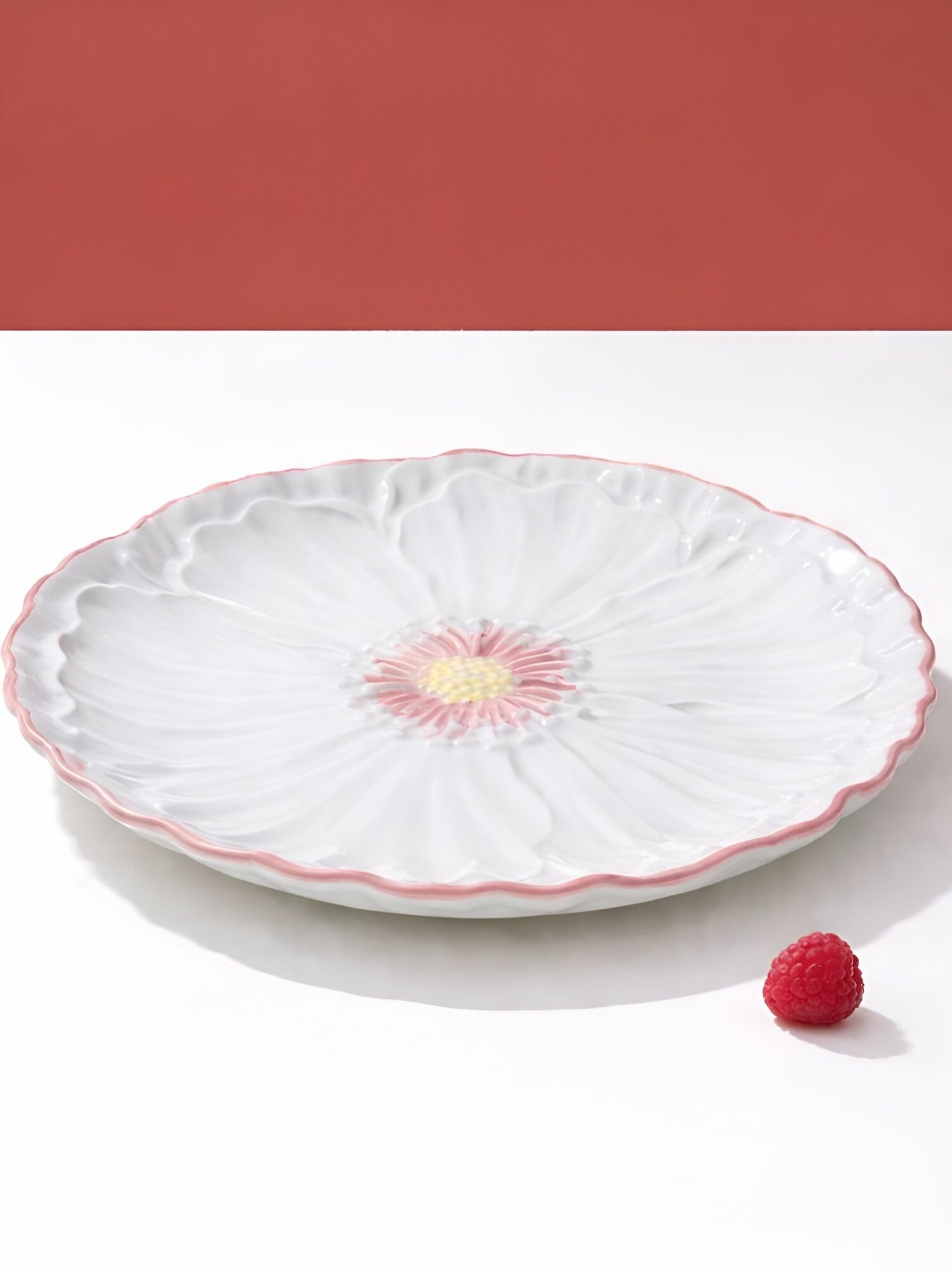 Тарелка "Цветок", керамика, для СВЧ и посудомойки, 20см, кремово-белая с розовыми и жёлтыми акцентами