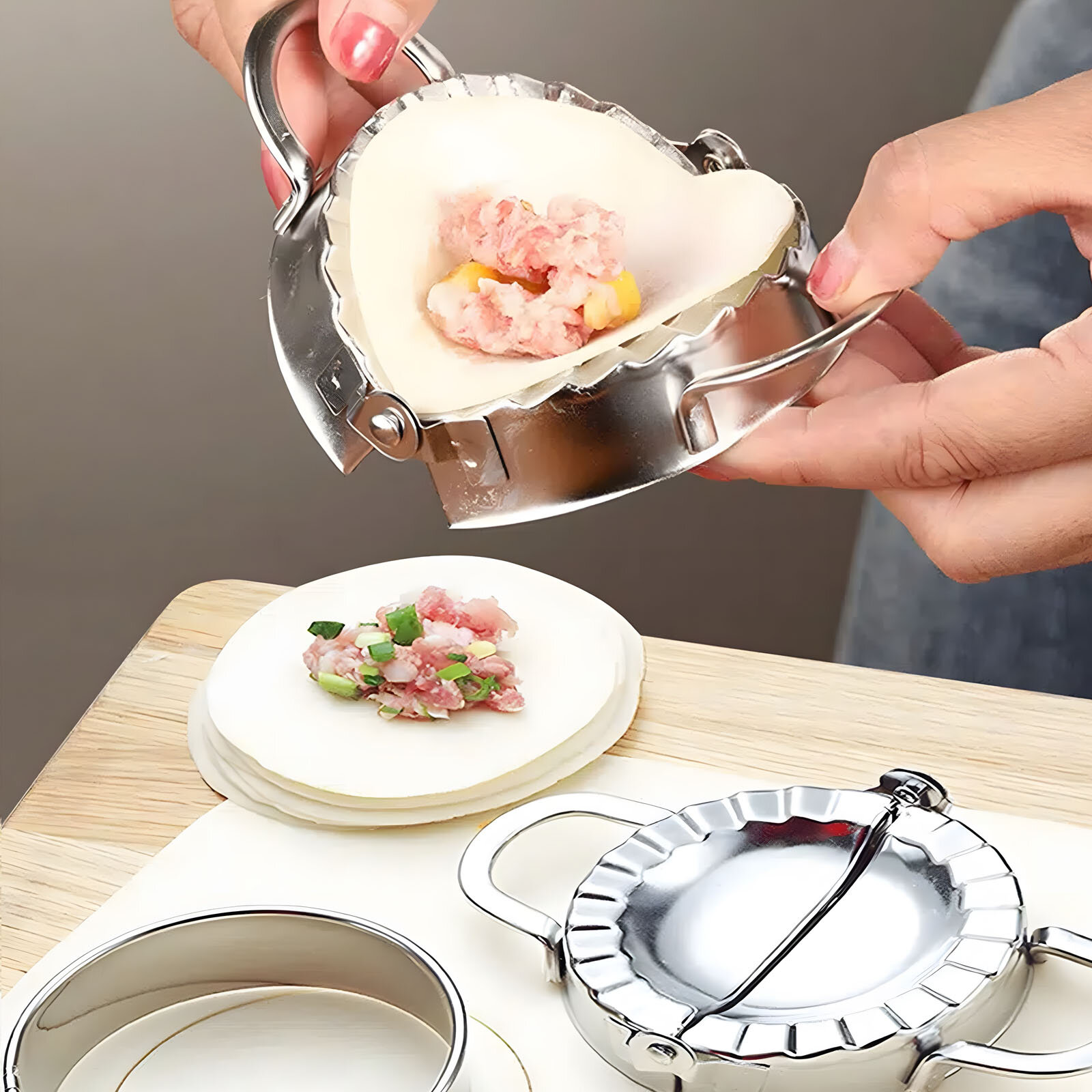 Приготовление пельменей Изготовитель пельменей из нержавеющей стали Формы для пельменей Пресс для равиоли и вонтона Устройство для изготовления пельменей Материал 304 пищевая нержавеющая сталь Пакет содержит 1 штука Маленький оберток для пельменей