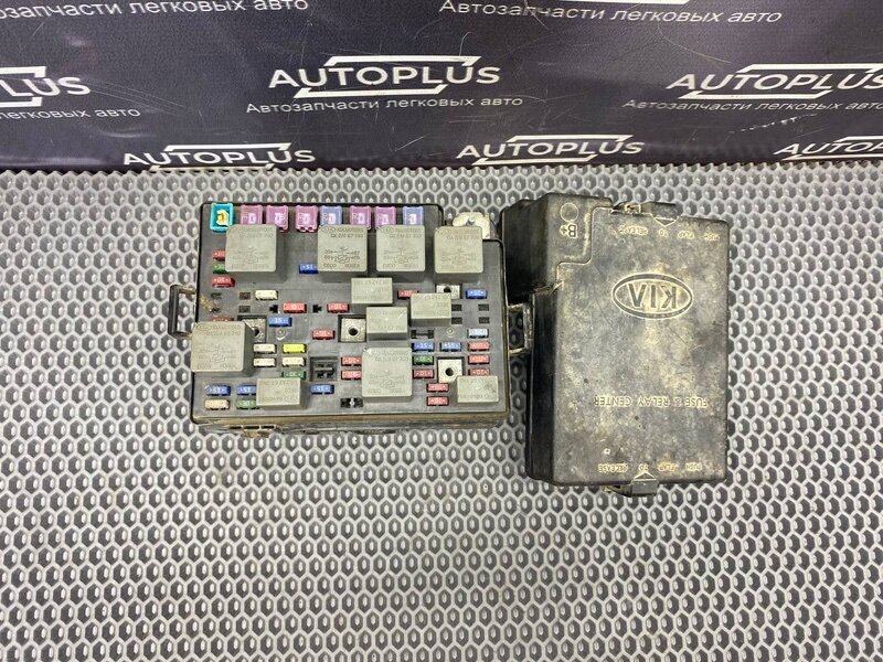 Блок предохранителей подкапотный