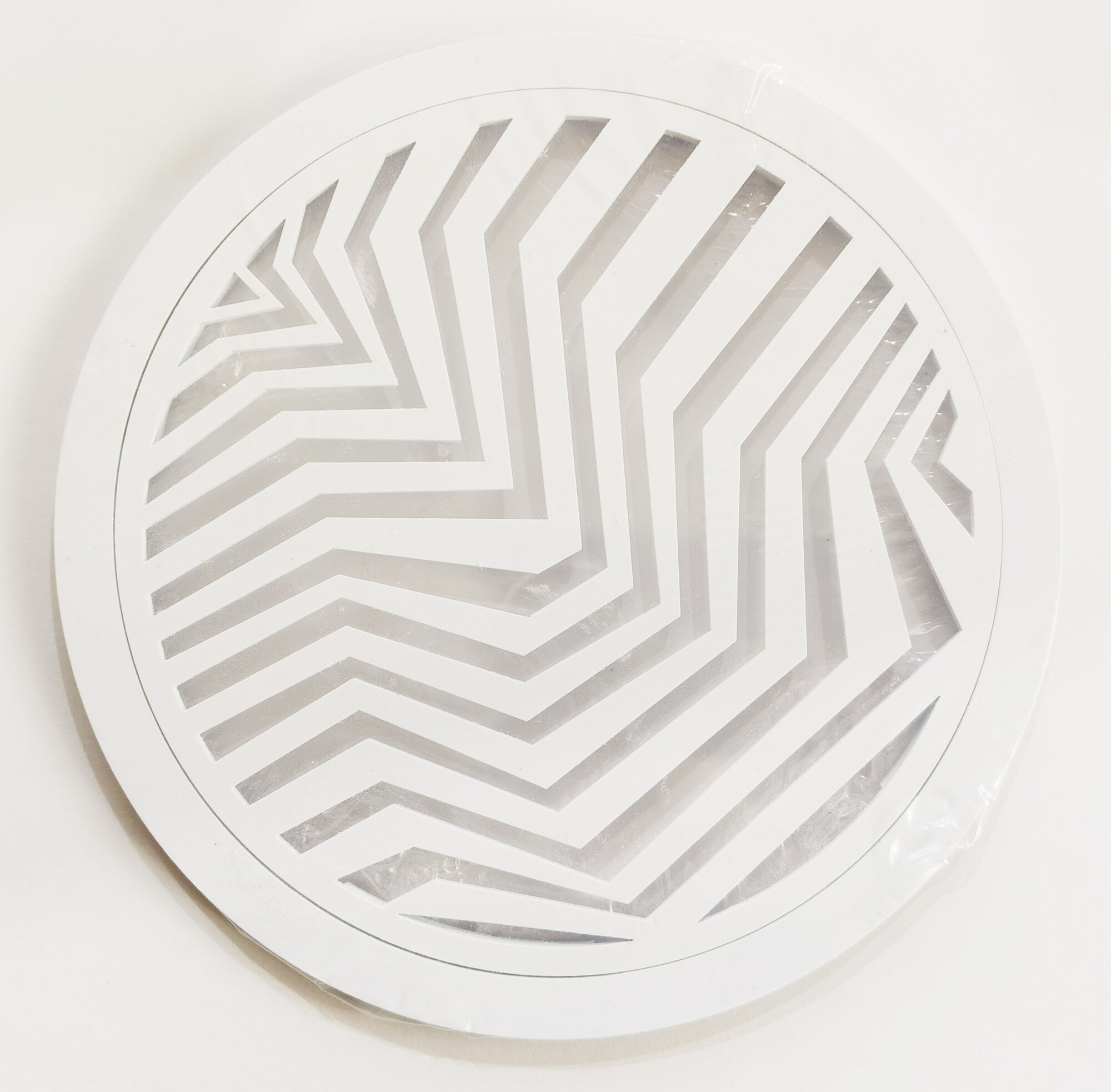 Решетка пластиковая белая (ЗигЗаг) D125