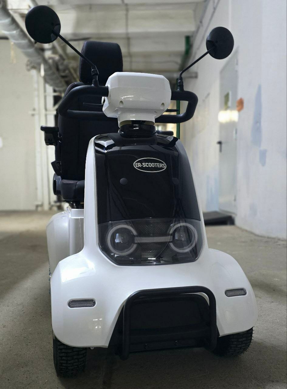 Электроскутер ER-SCOOTERS LORI (48V 20Ач 500W 15 км/ч 25км) четырехколесный с упрощенным управлением
