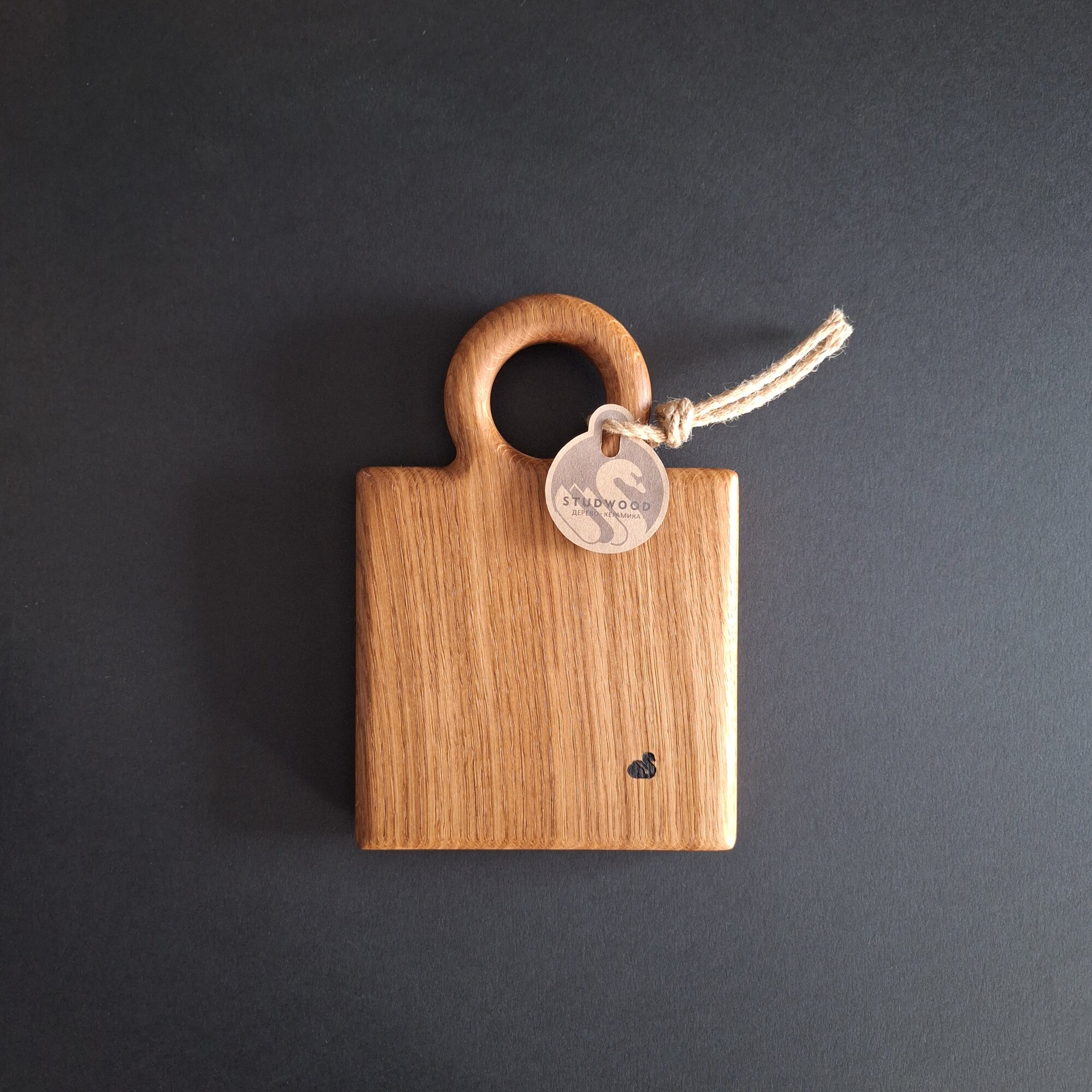 Дубовая разделочная доска из цельного массива. "Суна"- 24,5х17х2,3 см. STUDWOOD