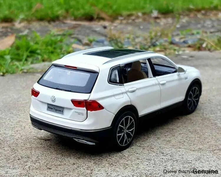 Машинка инерционная Volkswagen Tiguan металлическая модель 1:32 Volkswagen Tiguan , со светом и звуком