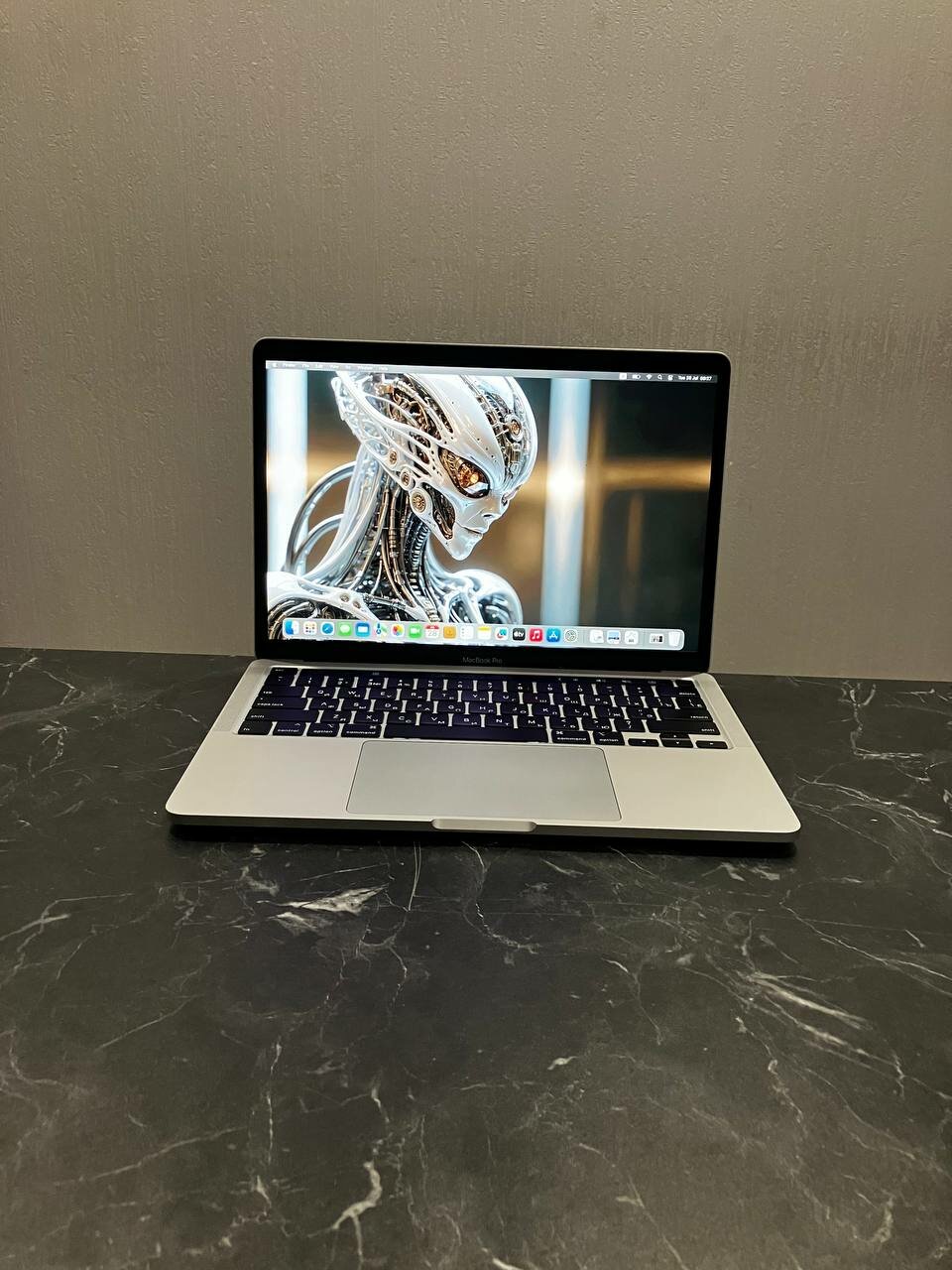 Ноутбук Apple MacBook Pro 13 2020, Intel Core i5 1,4 ГГц, 16/256 ГБ, LPDDR3, 2133 MHz, Intel Iris Plus Graphics 645