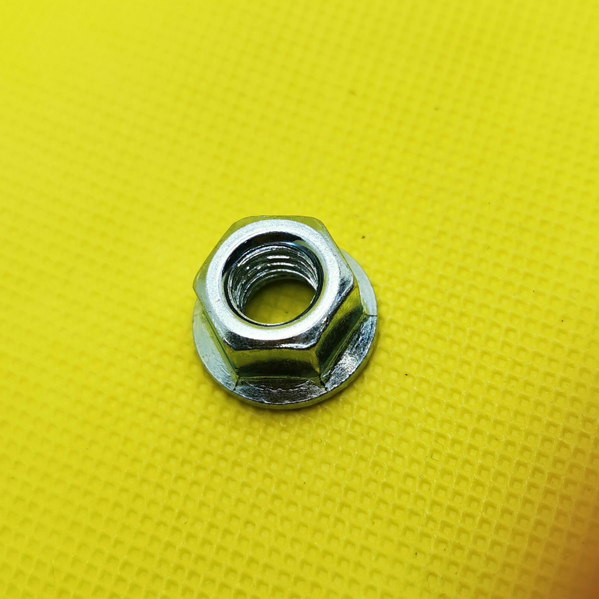 Гайка крышки шины Partner 351/Husqvarna 137,142/Champion125-362 М8х1,25 (IGP) 1400007