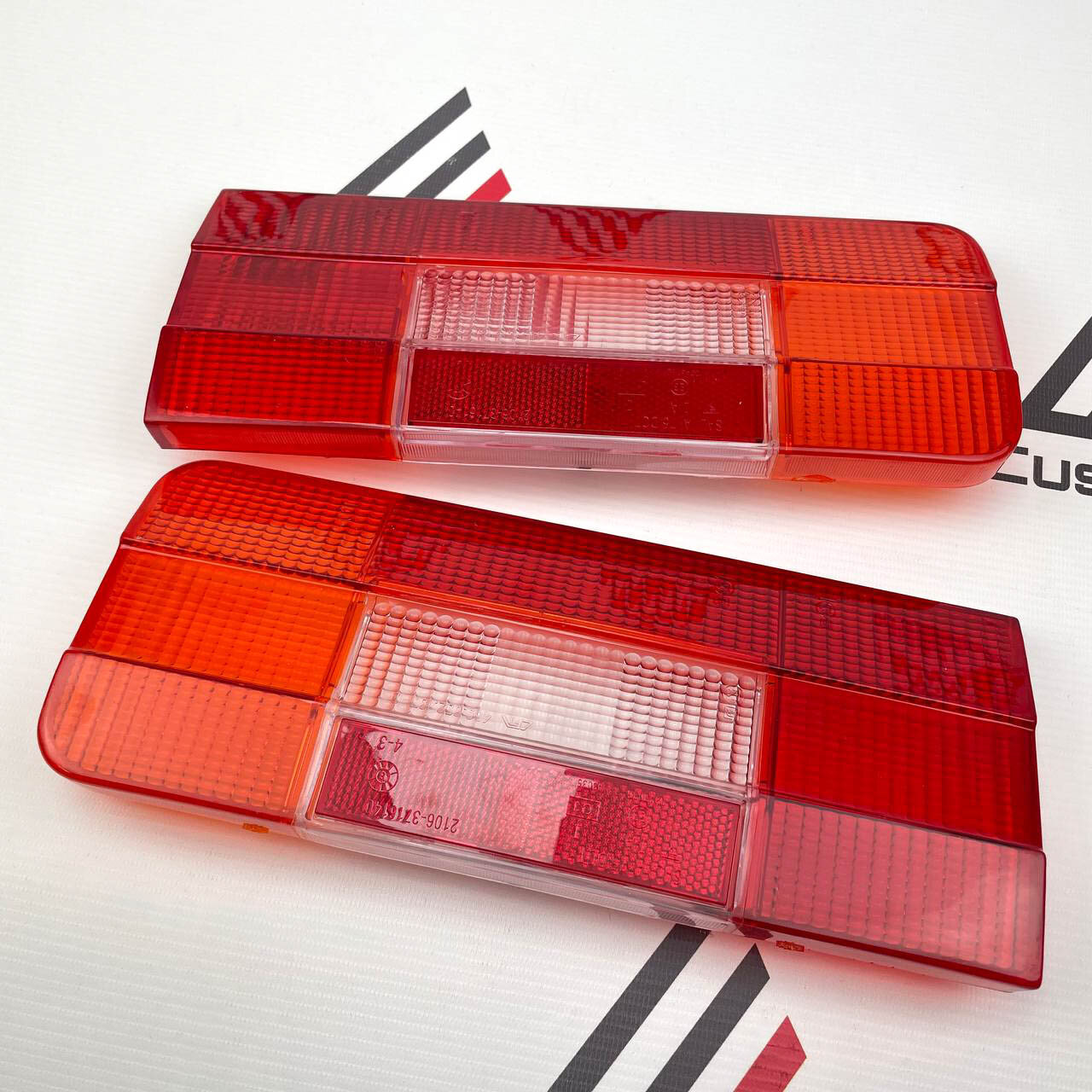 Стекла задних фонарей ВАЗ 2106 стандартные Комплект