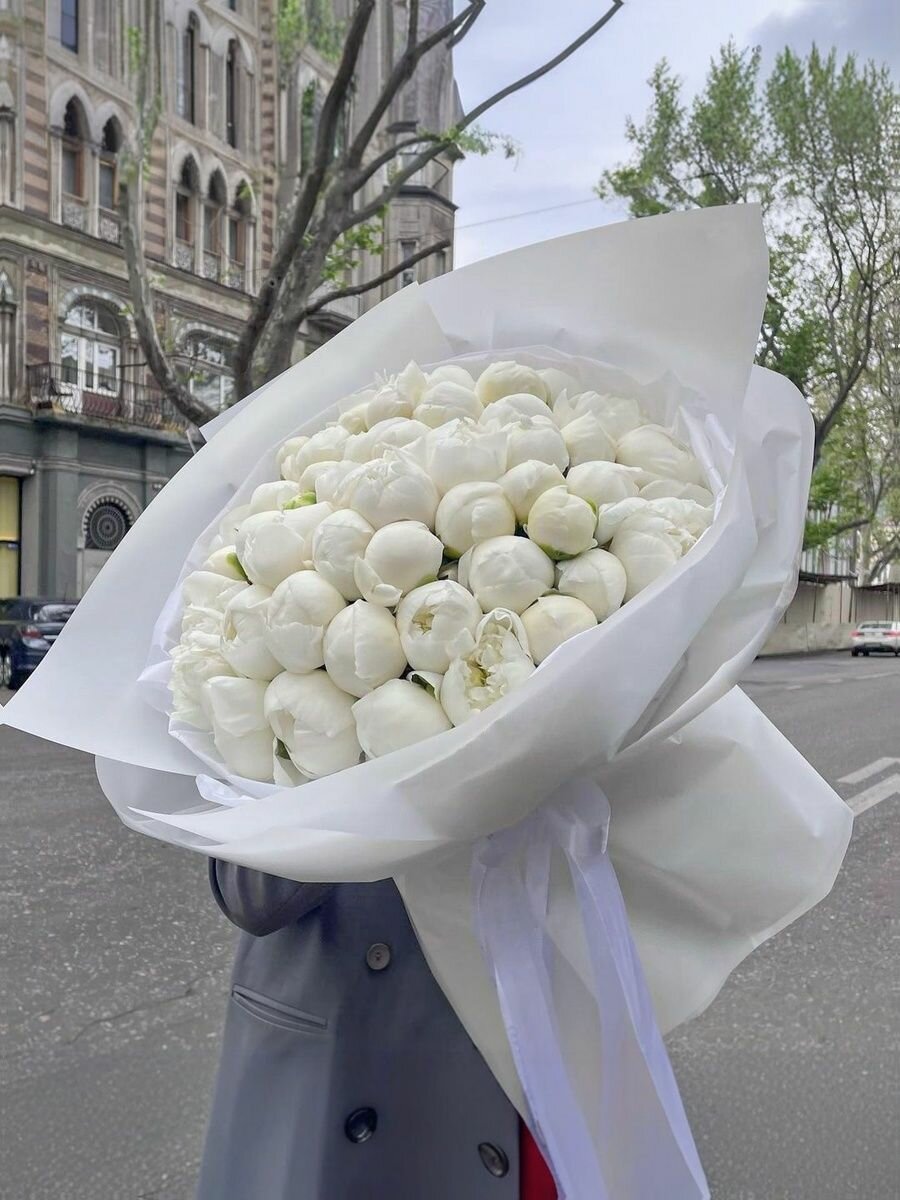 Большой букет пионов