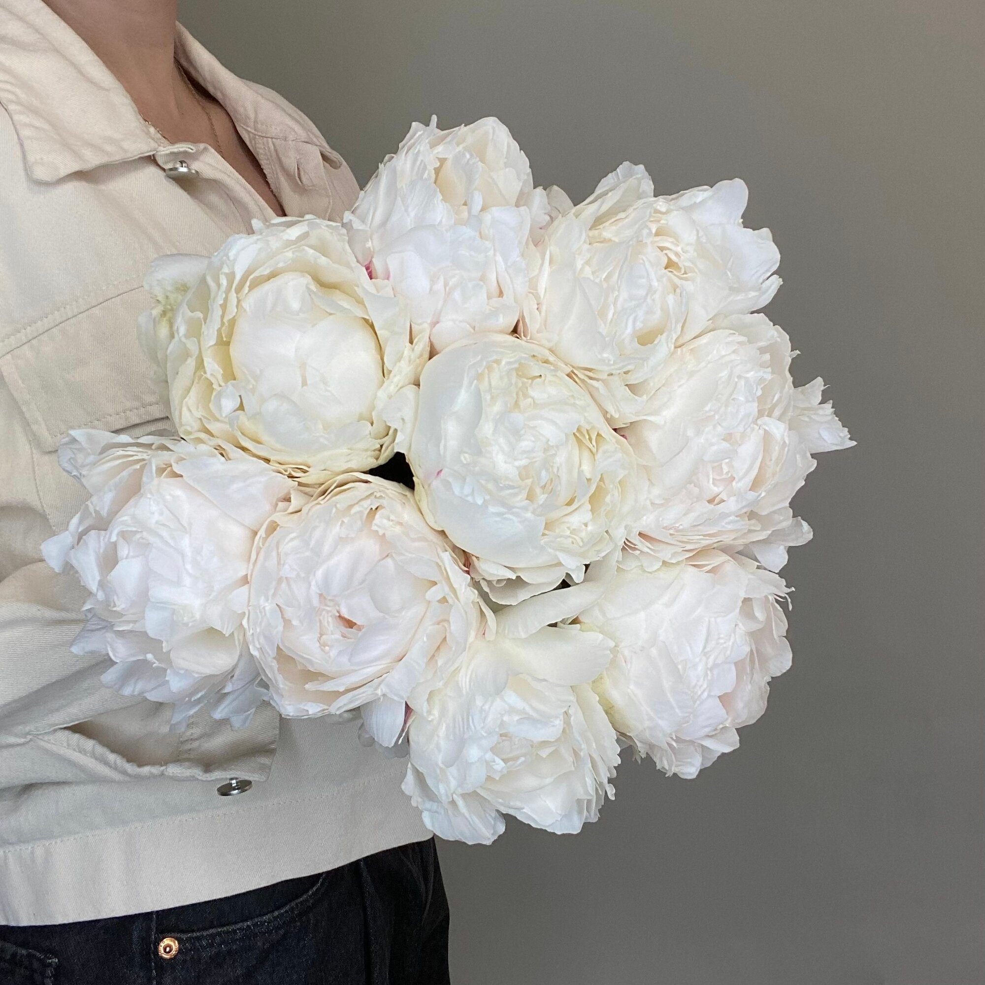 Белые пионы