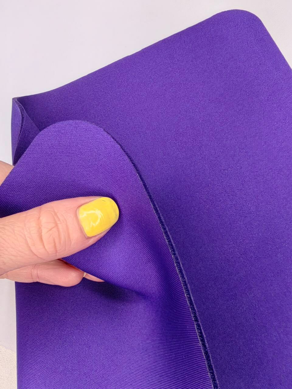 Фиолетово-лиловая скатерть неопреновая для настольных игр 180х150