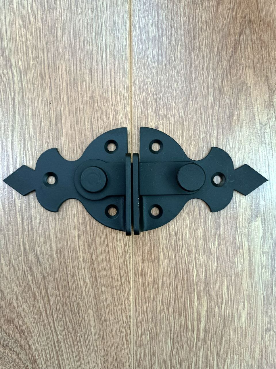 Щеколда дверная "Готика" (160) с проушиной (черный), правая.