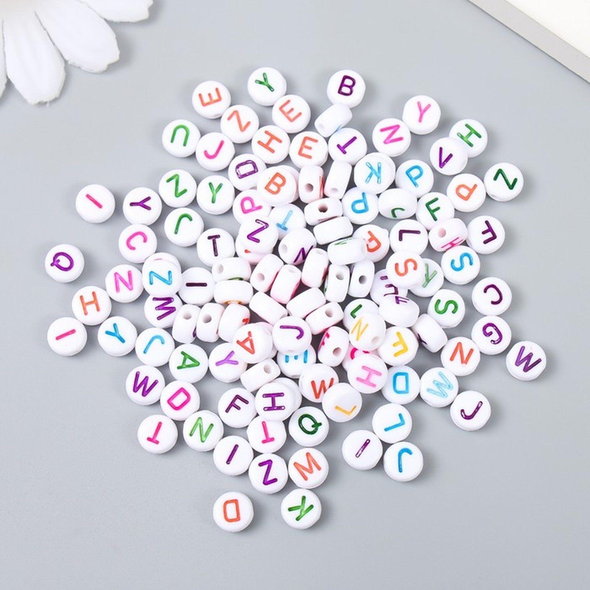 Бусины для творчества пластик "Англ. буквы в круге" разноцветные н-р 15 гр 0,3х0,6. х0,6см