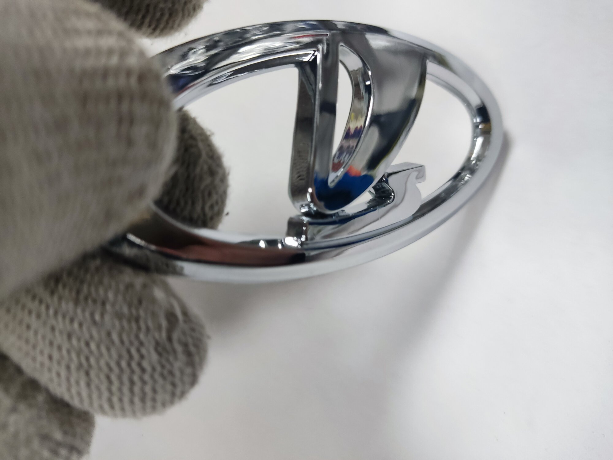 Эмблема LADA 21014 самоклеящаяся, хромированная, серебристая