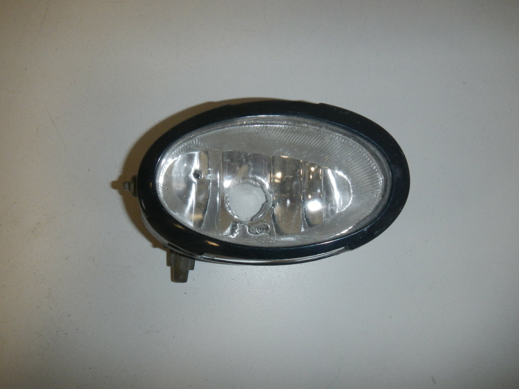 Б/У Фара противотуманная правая, Mazda (Мазда)-3 (BK) (02-09) MAZDA 3 (BK) (02-09) Потертости. 622930 MAZDA арт. DBS1C51680