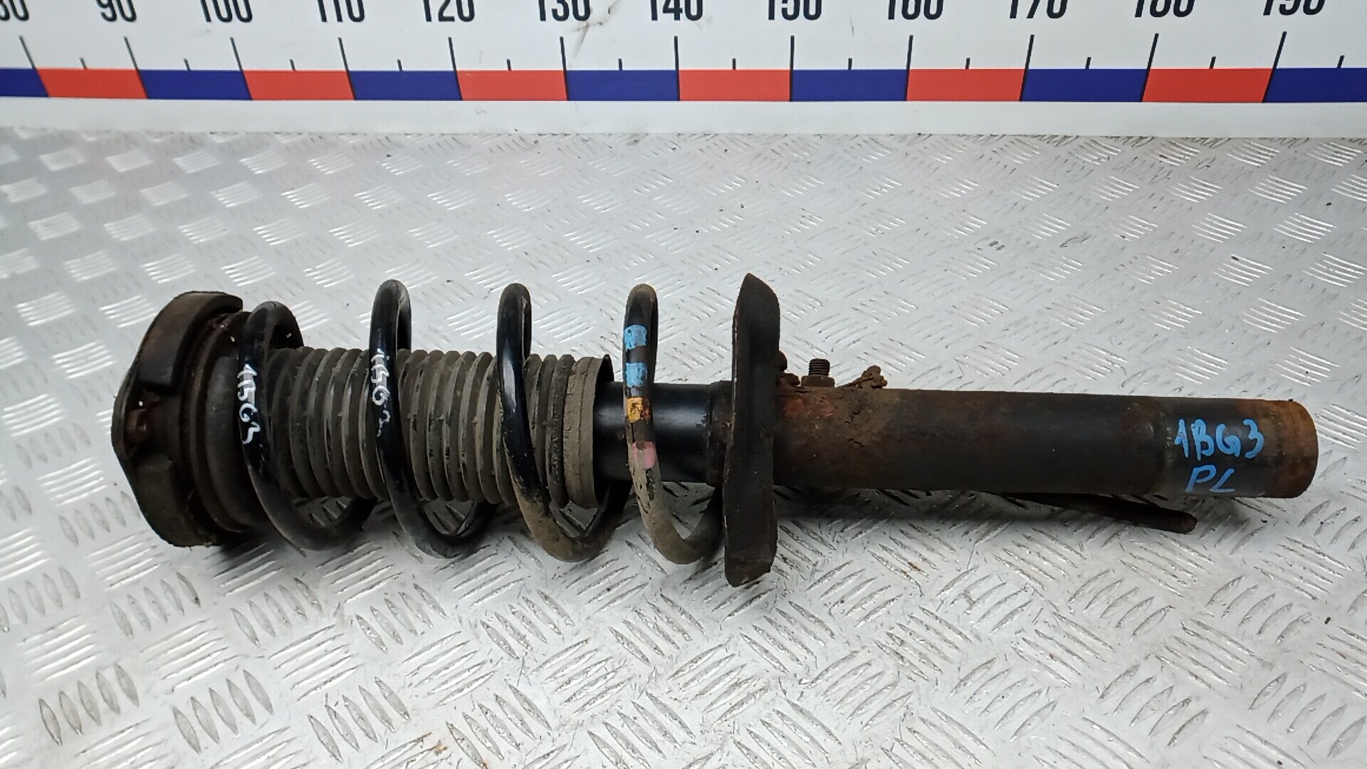 Стойка передняя левая SKODA YETI 1